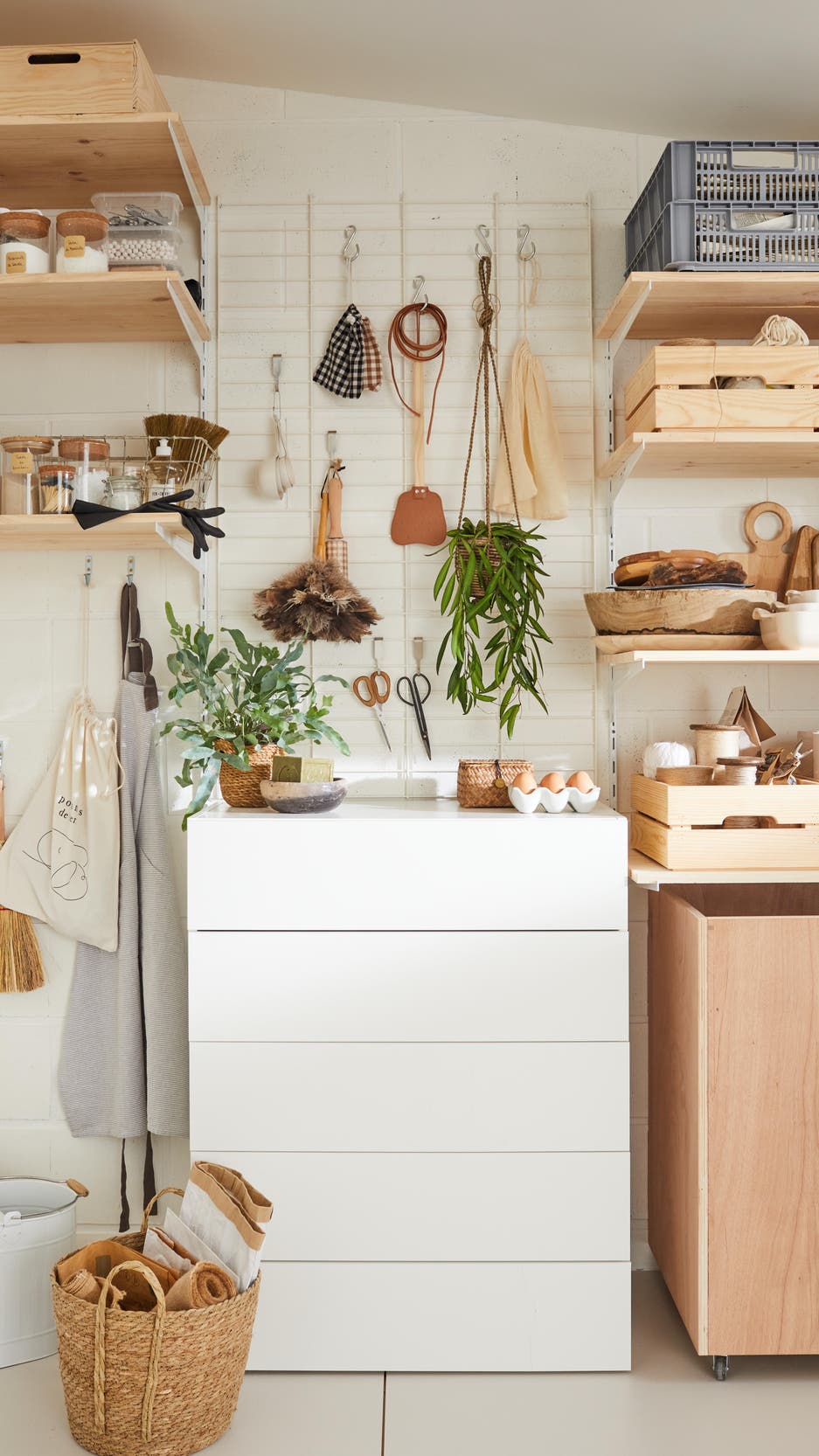 Un cellier bien aménagé dans le garage | Leroy Merlin