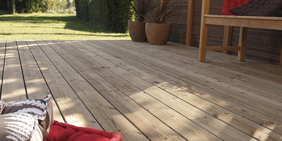 Come posare pavimento in legno esterno su travetti fai da te | Leroy Merlin