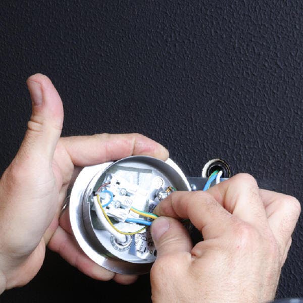 Eseguire semplici riparazioni elettriche | Leroy Merlin