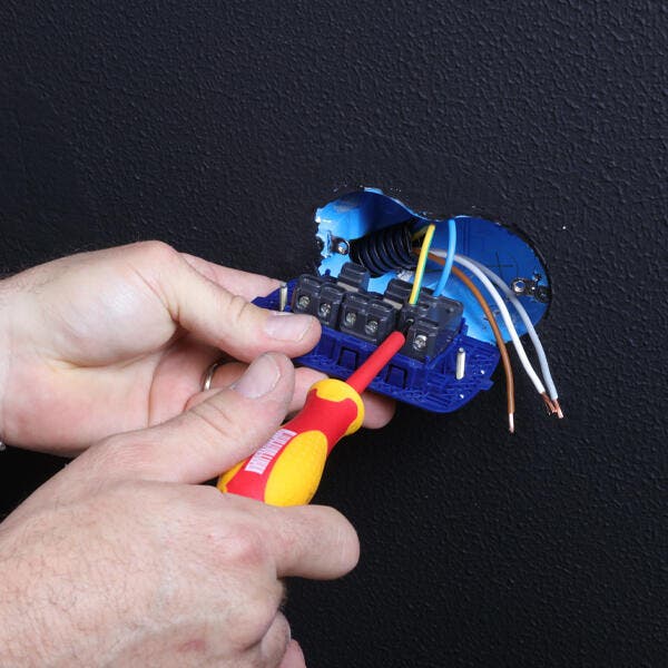 Eseguire semplici riparazioni elettriche | Leroy Merlin