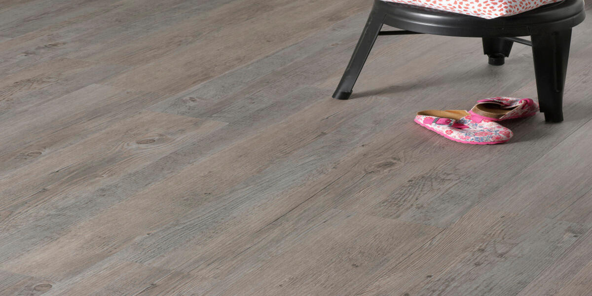 Come posare lame o piastrelle ad incastro in PVC | Leroy Merlin