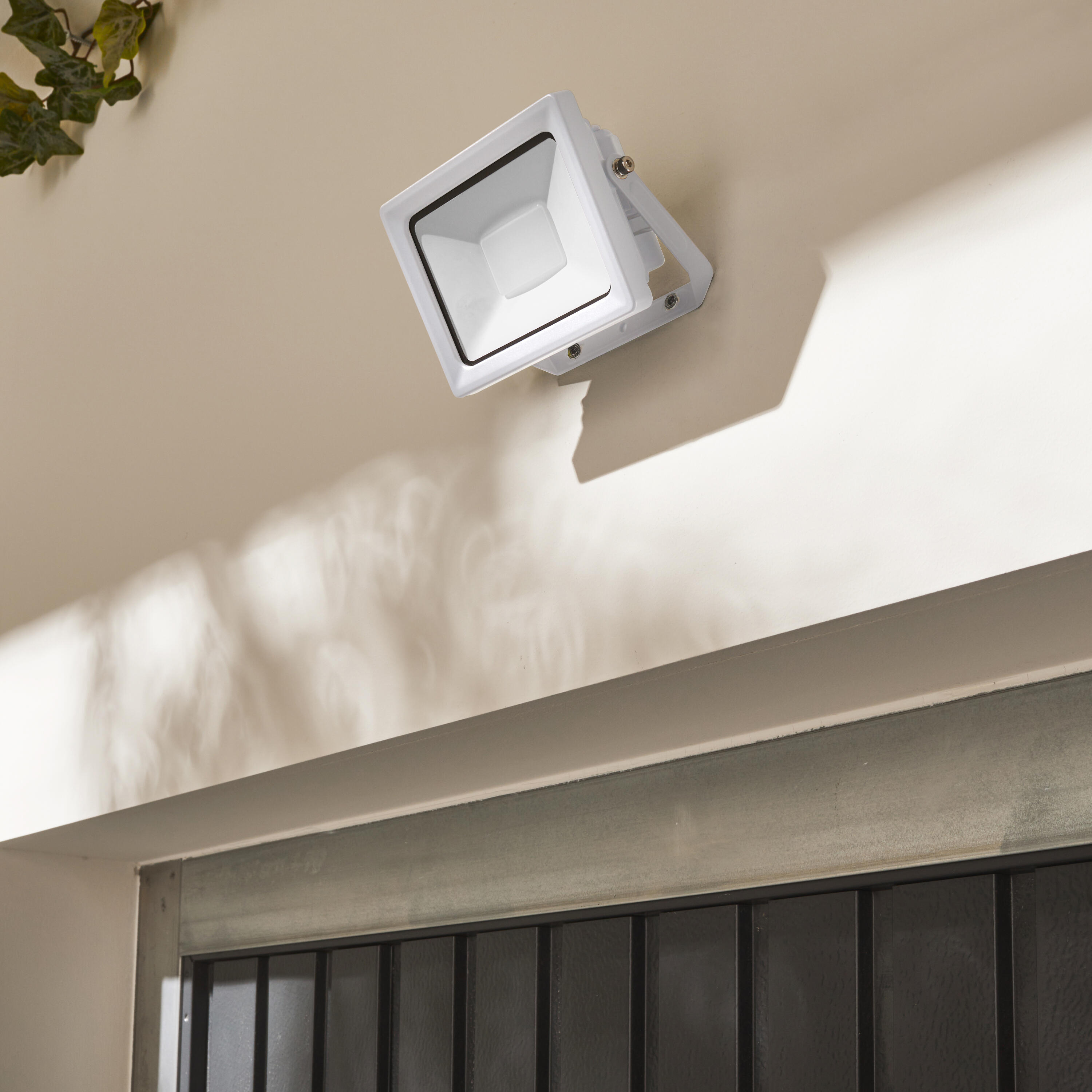 Projecteur extérieur LED, 2700 Lm blanc Yonkers INSPIRE | Leroy Merlin