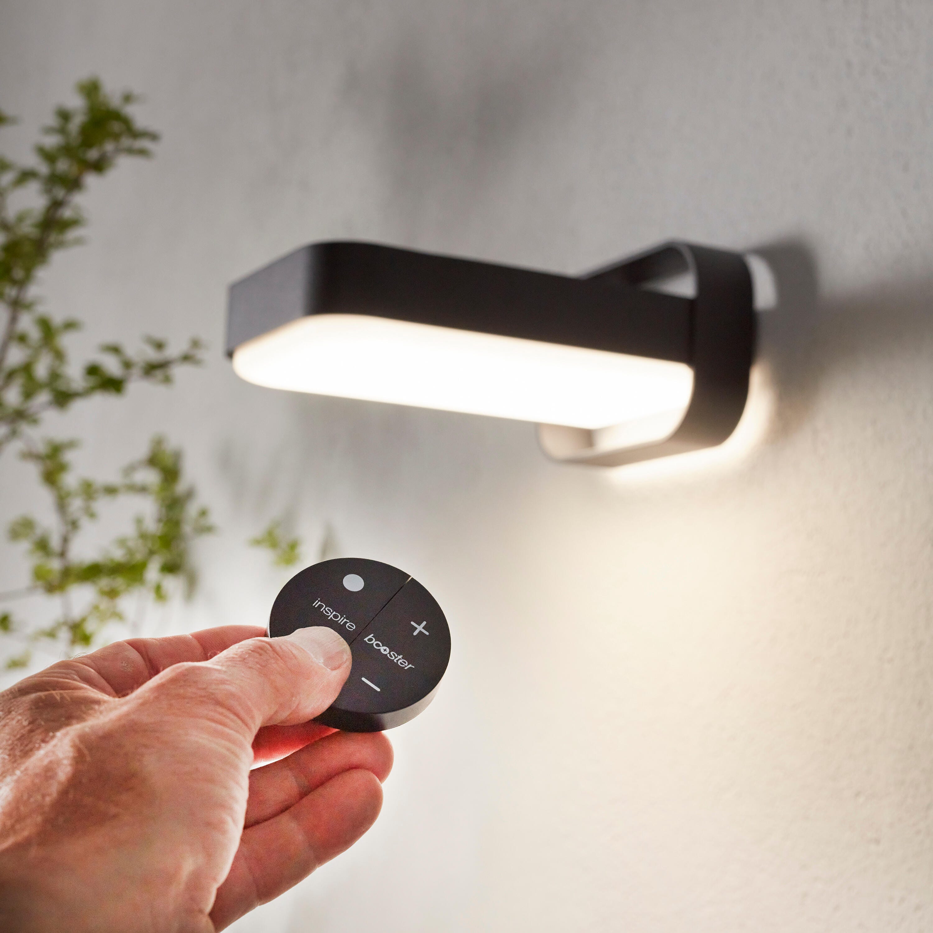 Aplique solar LED Waiki Booster INSPIRE 900lm blanco neutro | Leroy Merlin Aplique solar LED Waiki Booster INSPIRE 900lm blanco neutro | Leroy Merlin