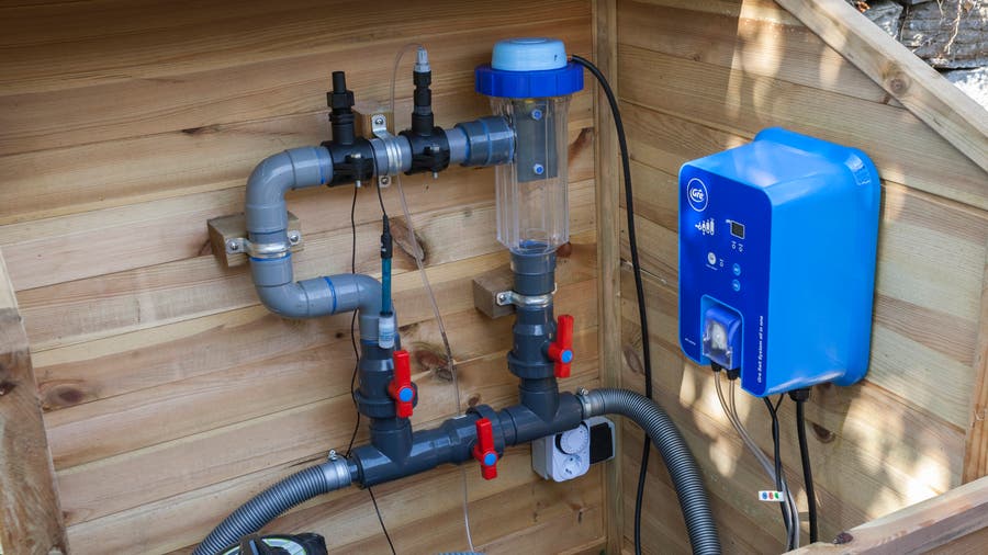 Cómo instalar un clorador salino | Leroy Merlin