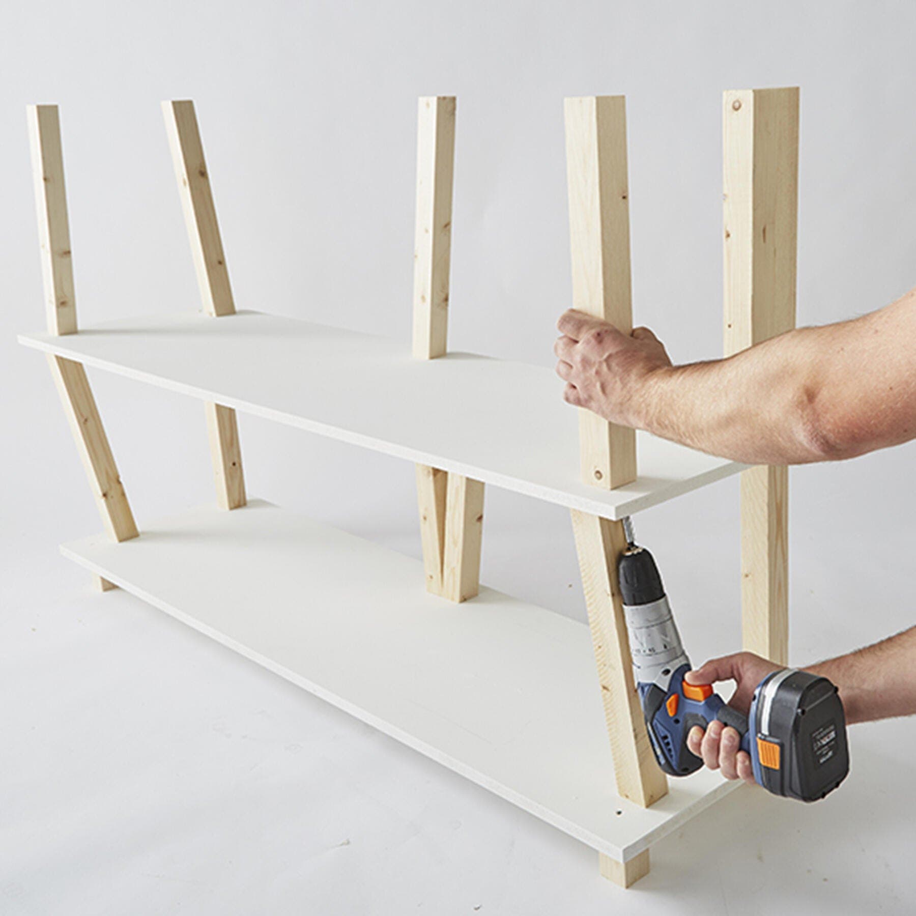 Come creare uno scaffale in legno per il soggiorno | Leroy Merlin