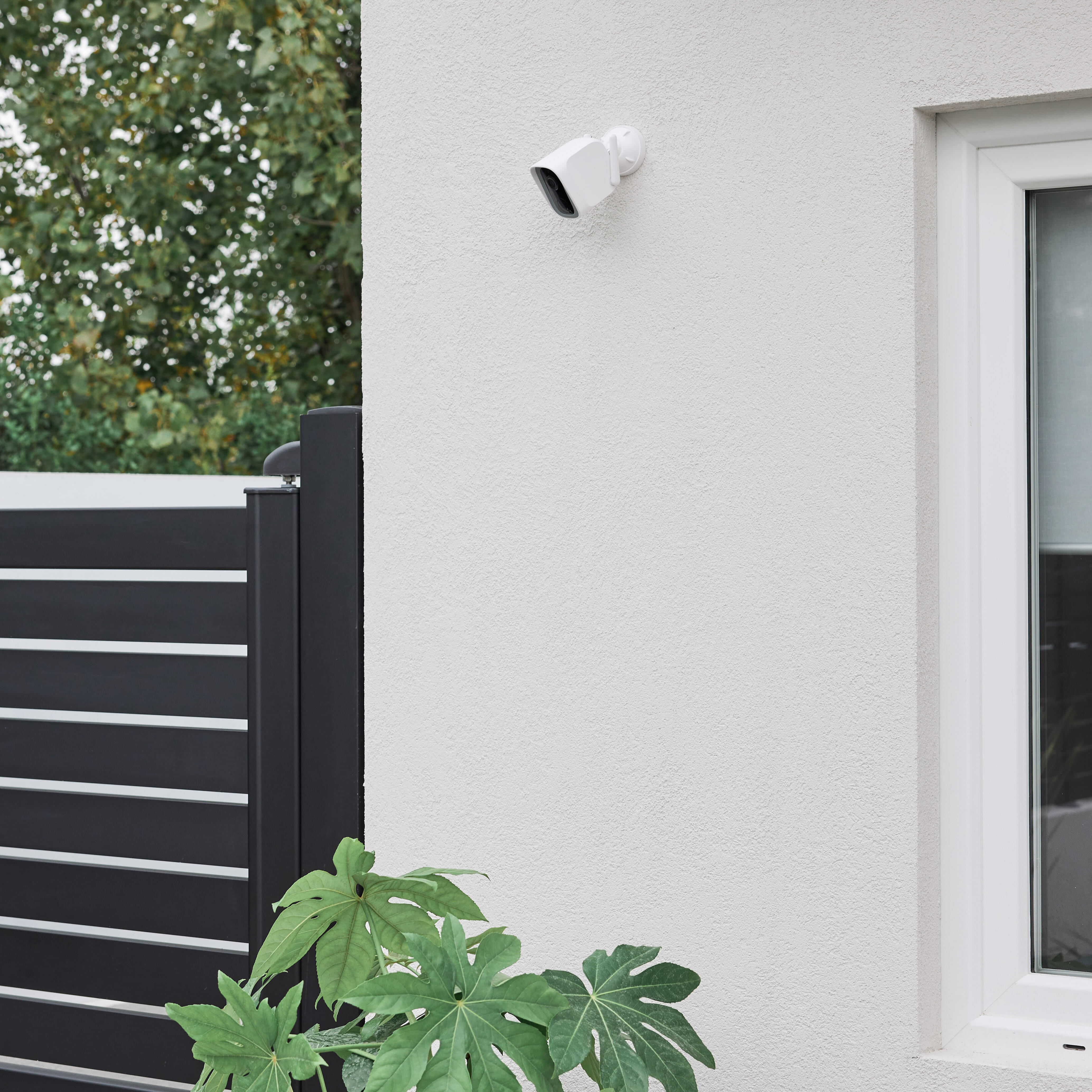 Caméra de surveillance extérieure filaire connectée, LEXMAN | Leroy Merlin