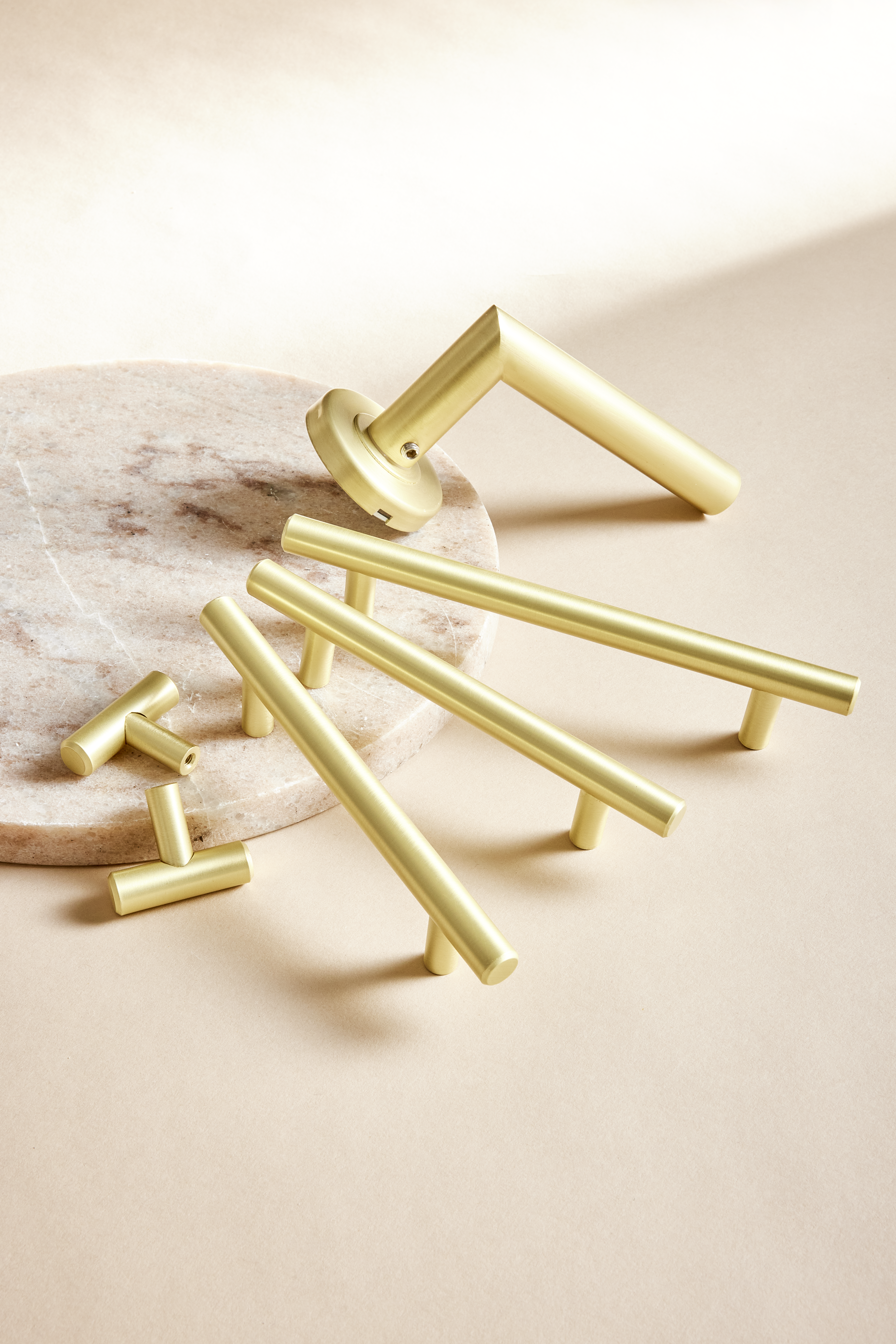 Tirador mueble INSPIRE amarillo / dorado distancia entre eje 96 mm ...