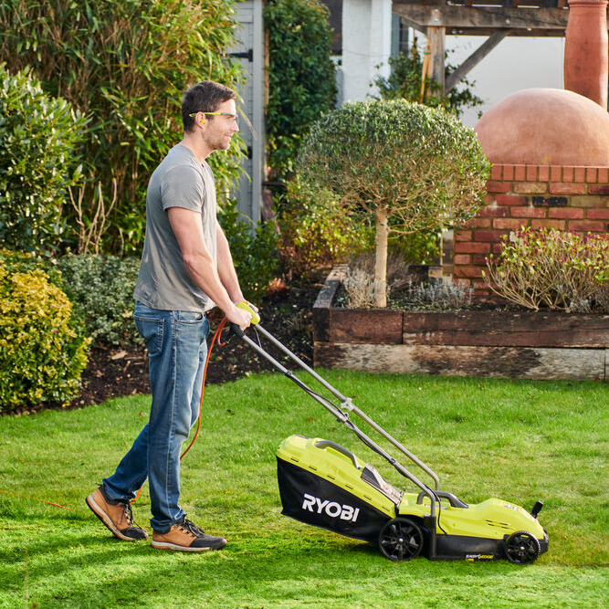 Cortacésped eléctrico RYOBI RLM3313A 1300W 33 cm ancho de corte | Leroy ...