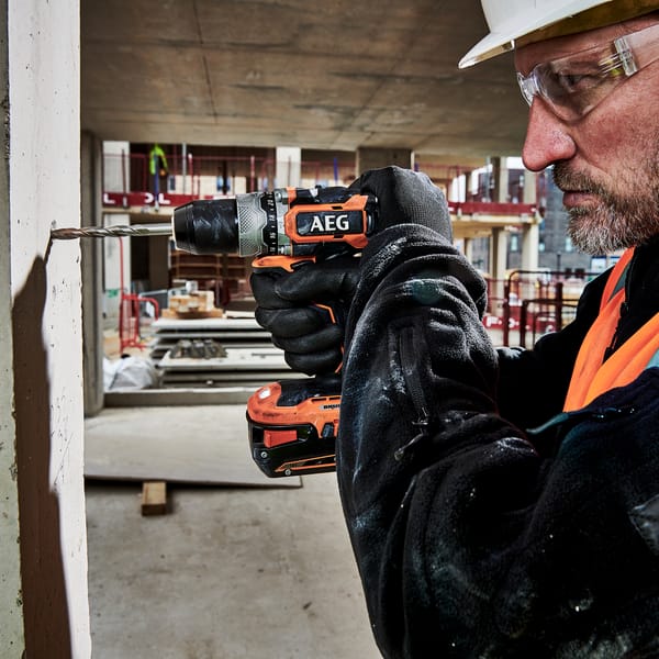 Perceuse sans fil à percussion AEG 18 V 4 Ah, 2 batteries SUBCOMPACT, brushless | Leroy Merlin