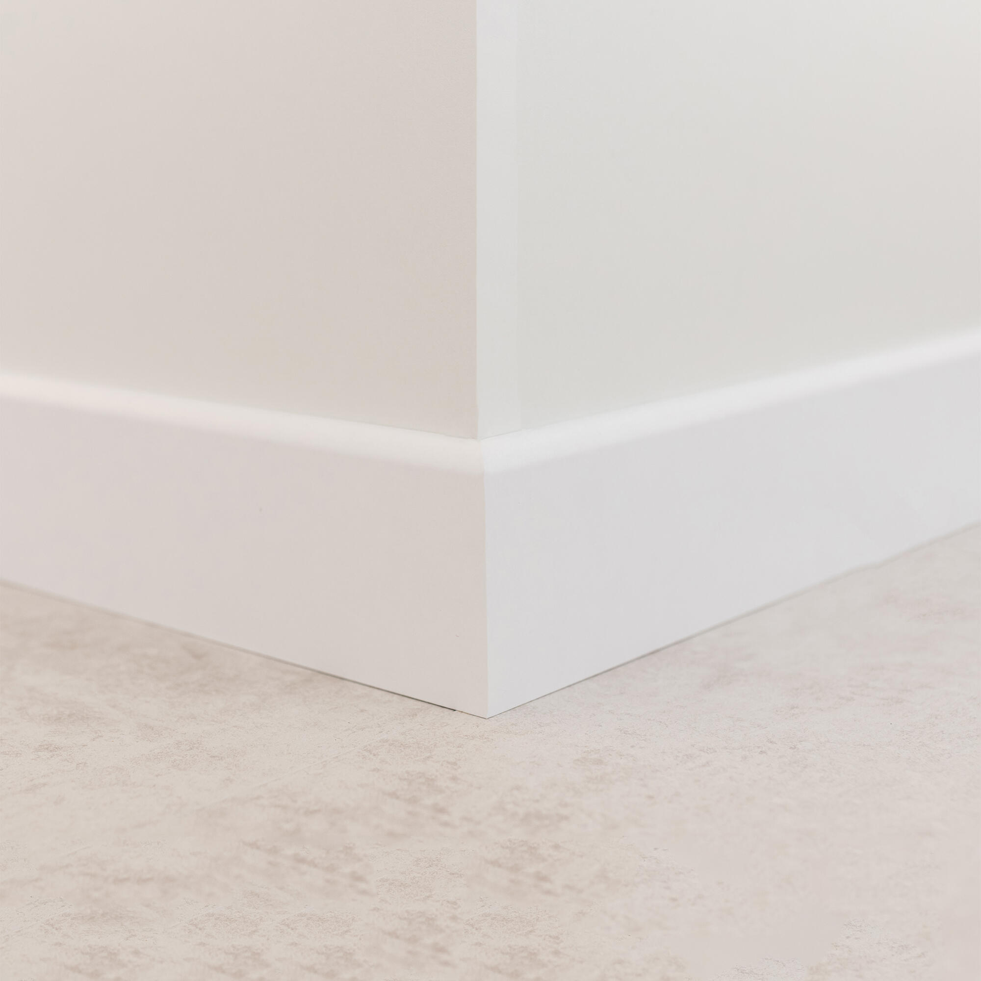 Lot de 5 plinthes mdf, blanc, H. 7.8 x L. 2.4 m, Ep.12 mm FINISHLINE | Leroy Merlin