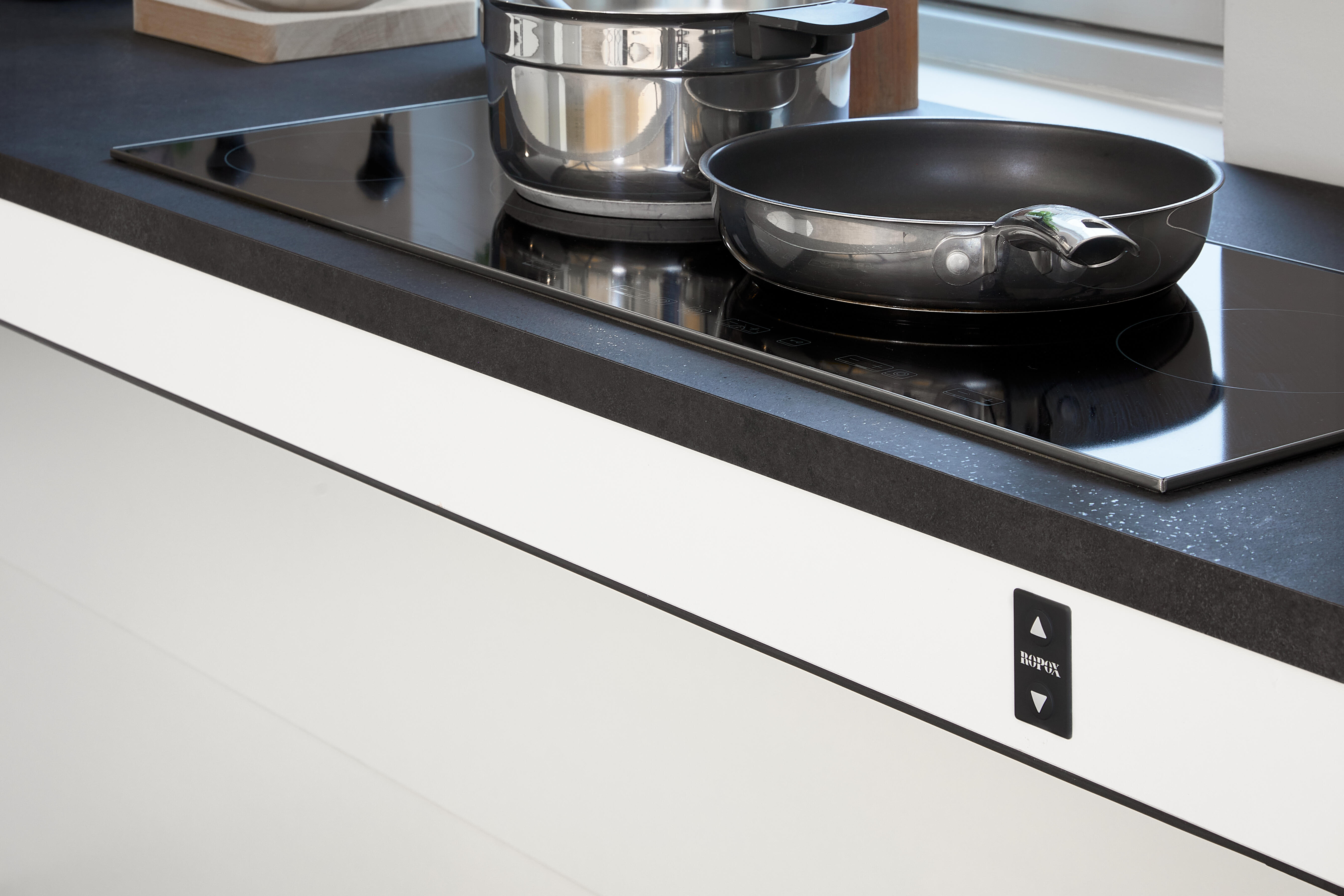 Cadre mural réglable PMR pour caisson haut de cuisine, Diagokit, Ropox ...