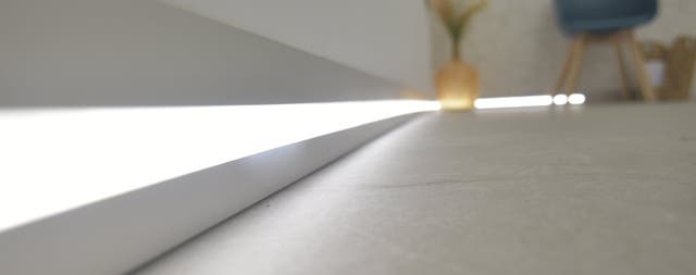 Rodapiés iluminados para un toque decorativo | Leroy Merlin