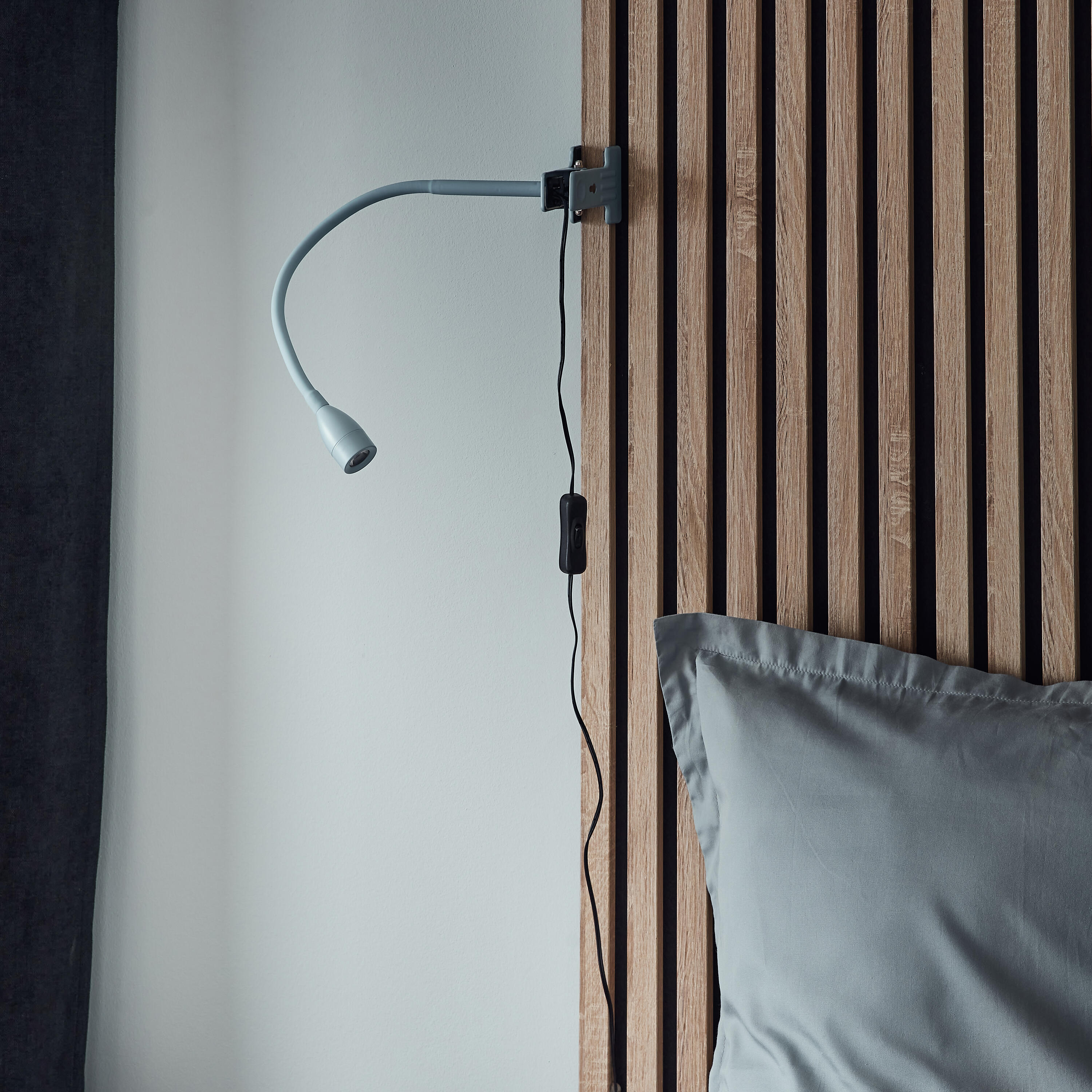 Flexo para escritorio LED Gao INSPIRE con estructura de acero azul ...