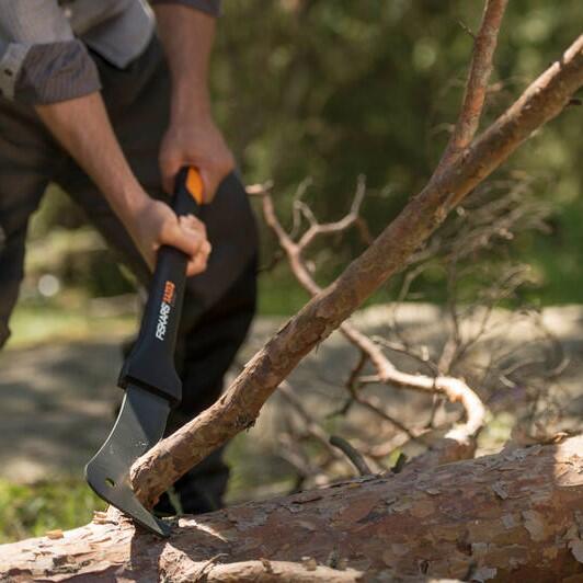 Serpe à long manche FISKARS WoodXpert™ XA23 L.94,3 cm | Leroy Merlin