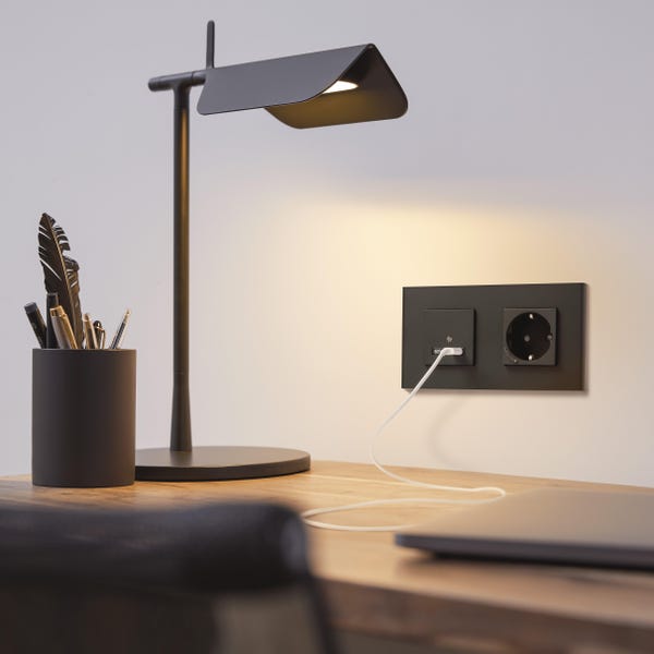 Enchufe inteligente con toma de tierra Schneider Wiser color aluminio ...