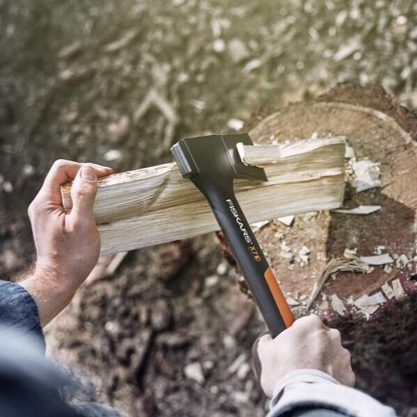 Hacha para madera FISKARS para cortar de 0.85 kg | Leroy Merlin