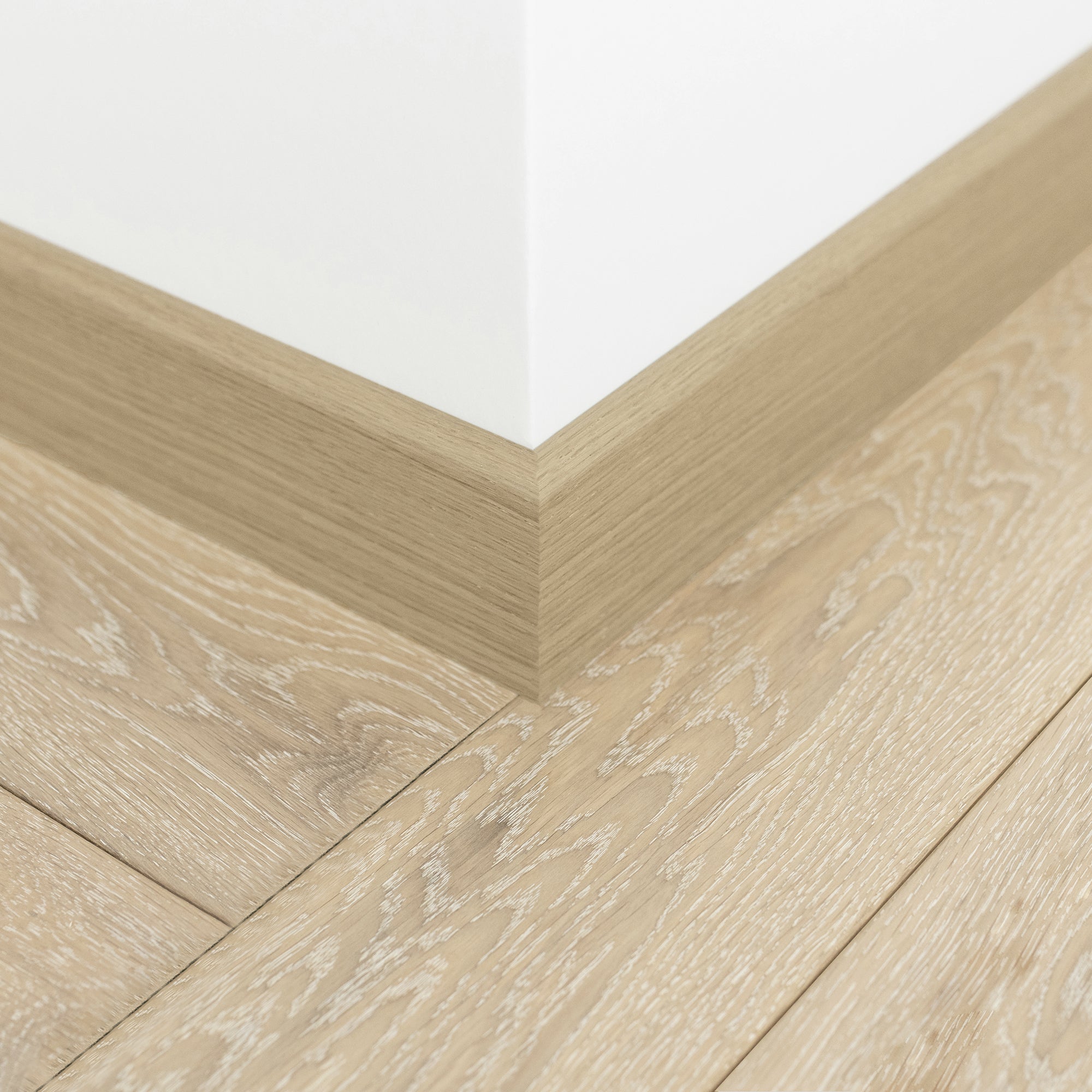 Plinthe mdf, plaquée chêne blanc, H. 7.8, Ep.14 mm ARTENS | Leroy Merlin