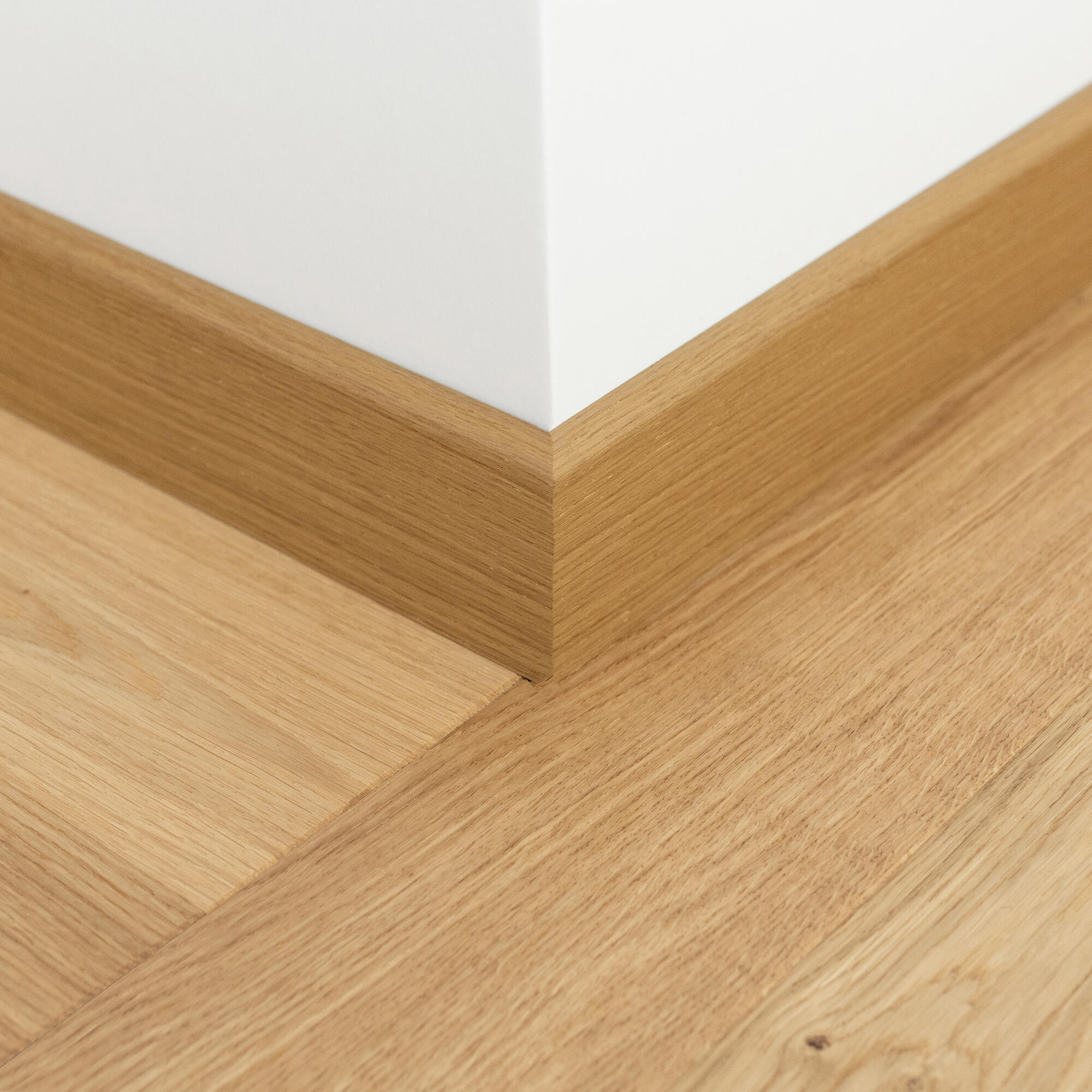 Plinthe mdf, plaquée chêne blond, H. 7.8, Ep.14 mm ARTENS | Leroy Merlin
