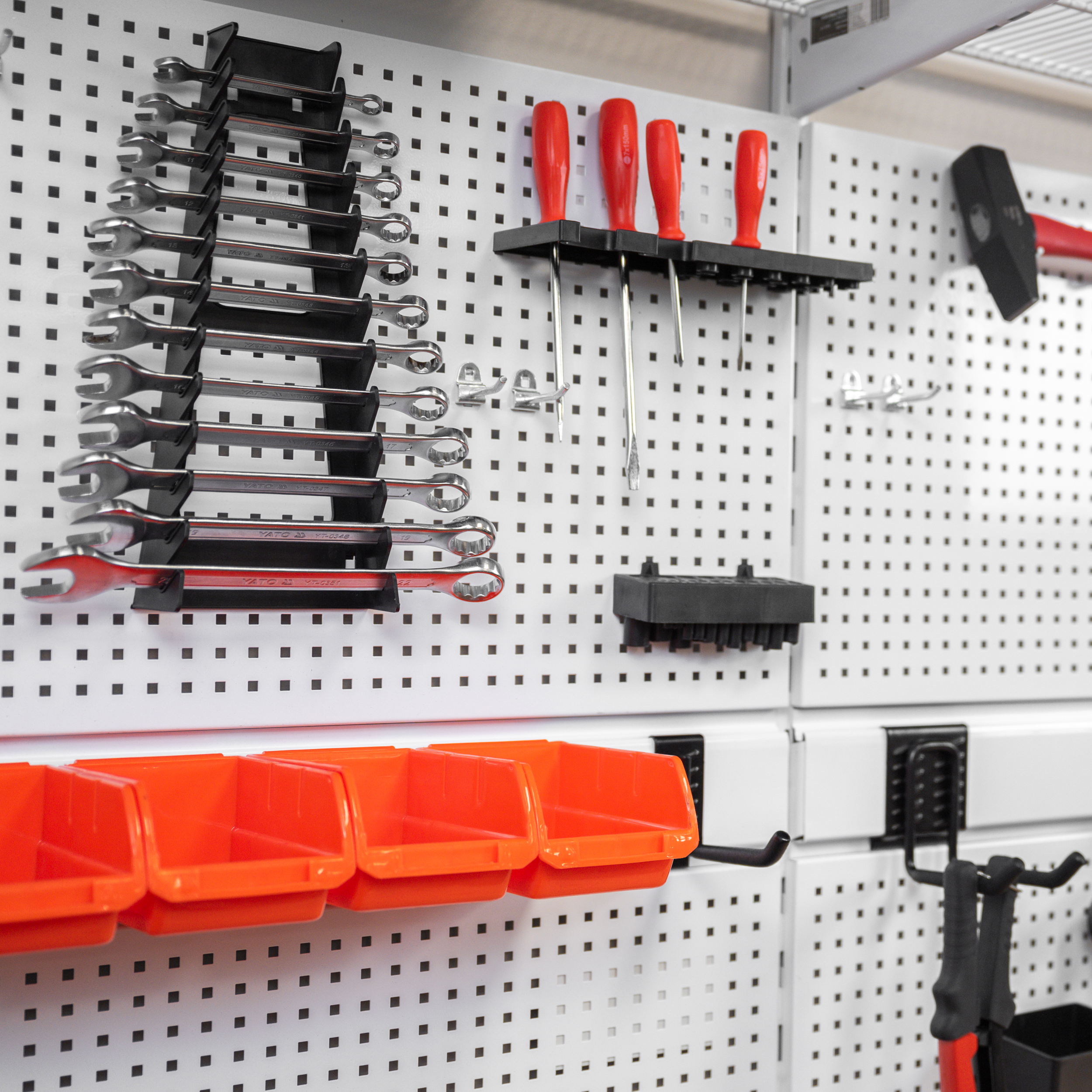 Tablica narzędziowa z perforacją APB 570/400 biała Integri - Leroy Merlin