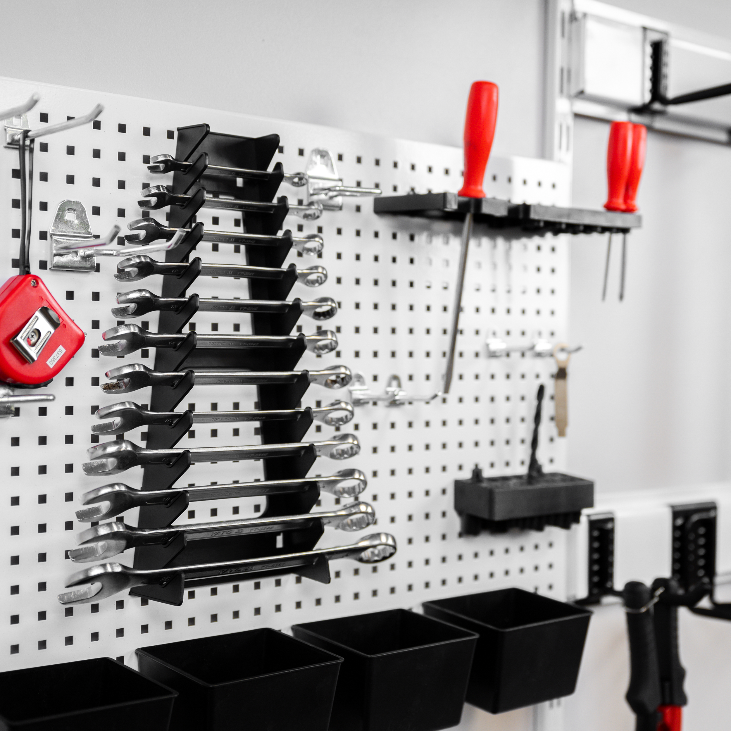 Tablica narzędziowa z perforacją APB 570/400 biała Integri - Leroy Merlin