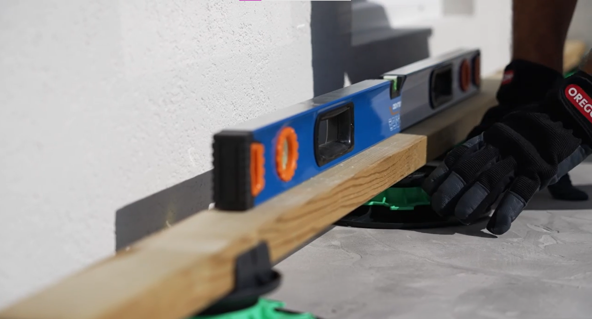 Comment installer une terrasse sur plots en lames de bois ? | Leroy Merlin