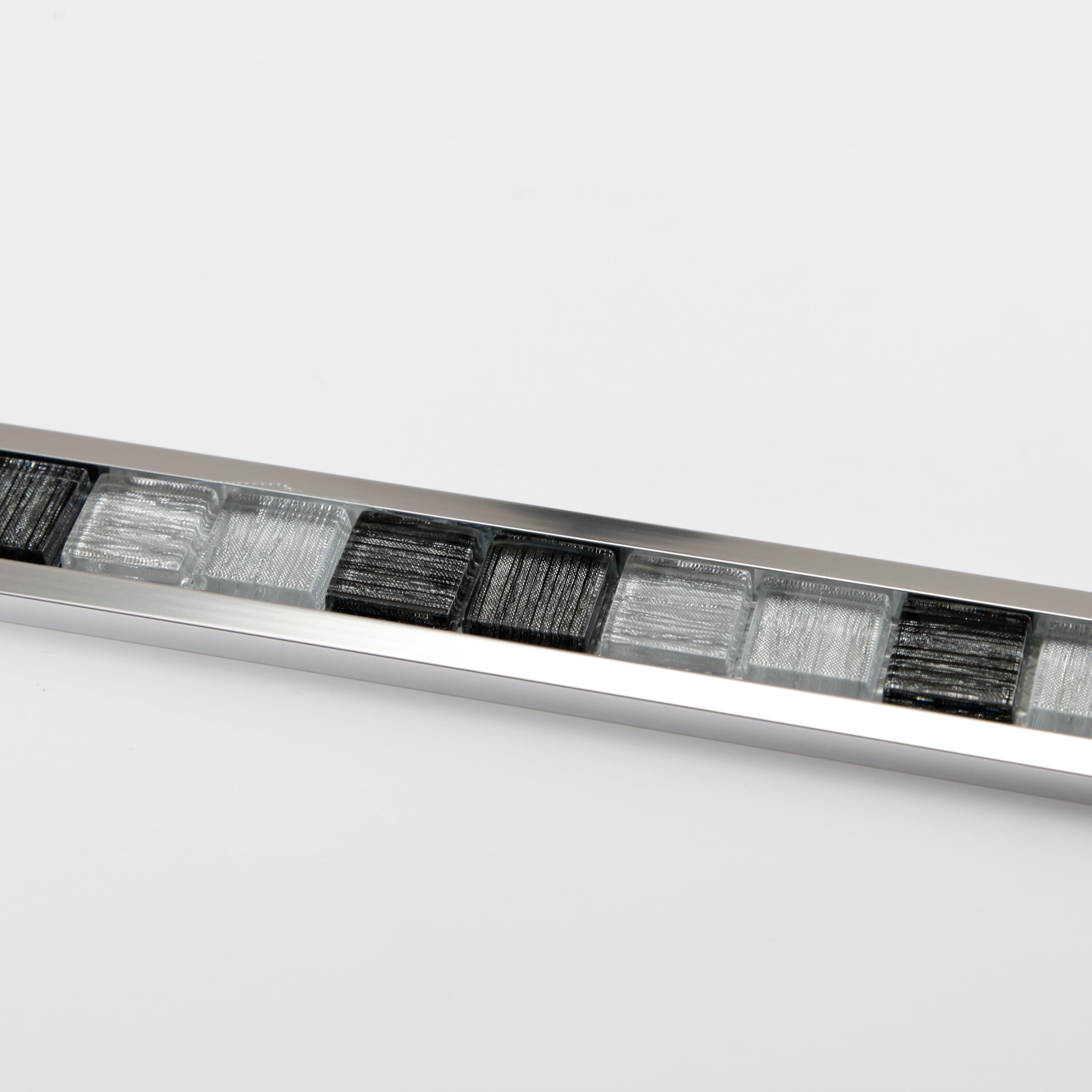 Listel carrelage mural décor alu brossé l.4.1 x L.2.5 cm | Bricoman