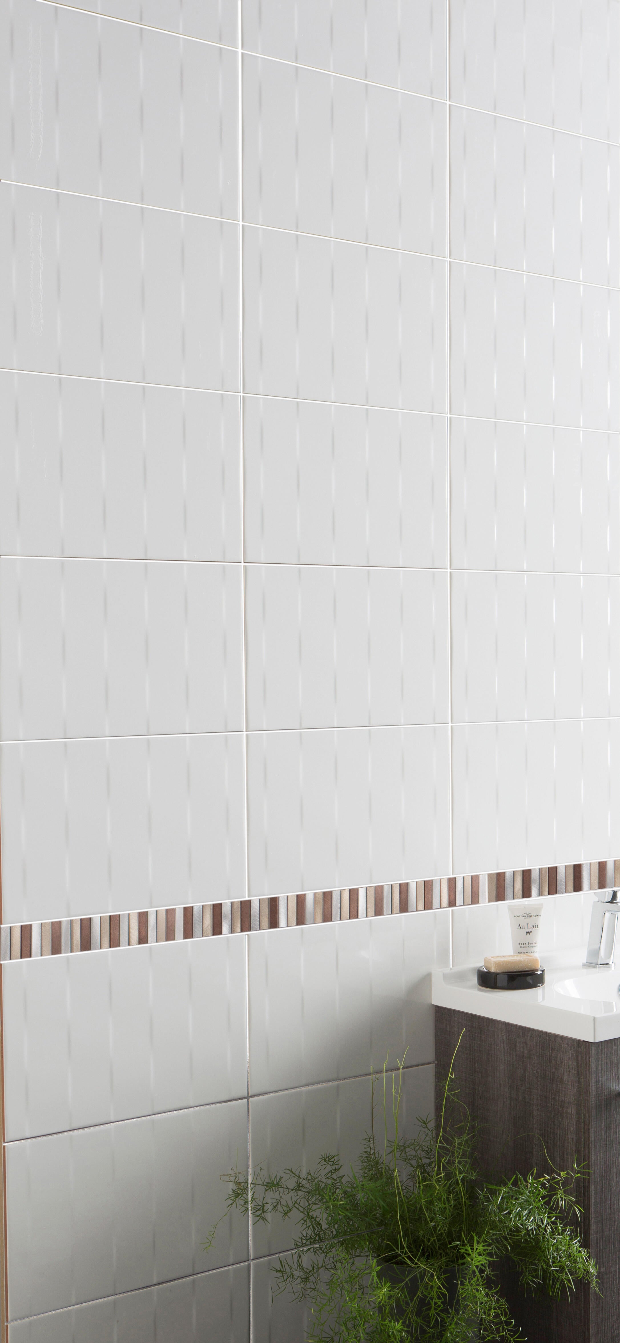 Listel carrelage mural décor alu brossé l.60 x L.60 cm | Bricoman