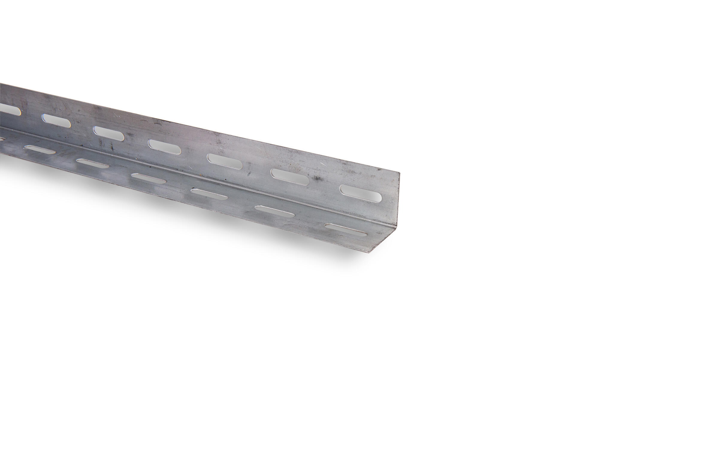 Cornière d'angle perforée 38x38mm L.2,5 m - CQFD | Bricoman