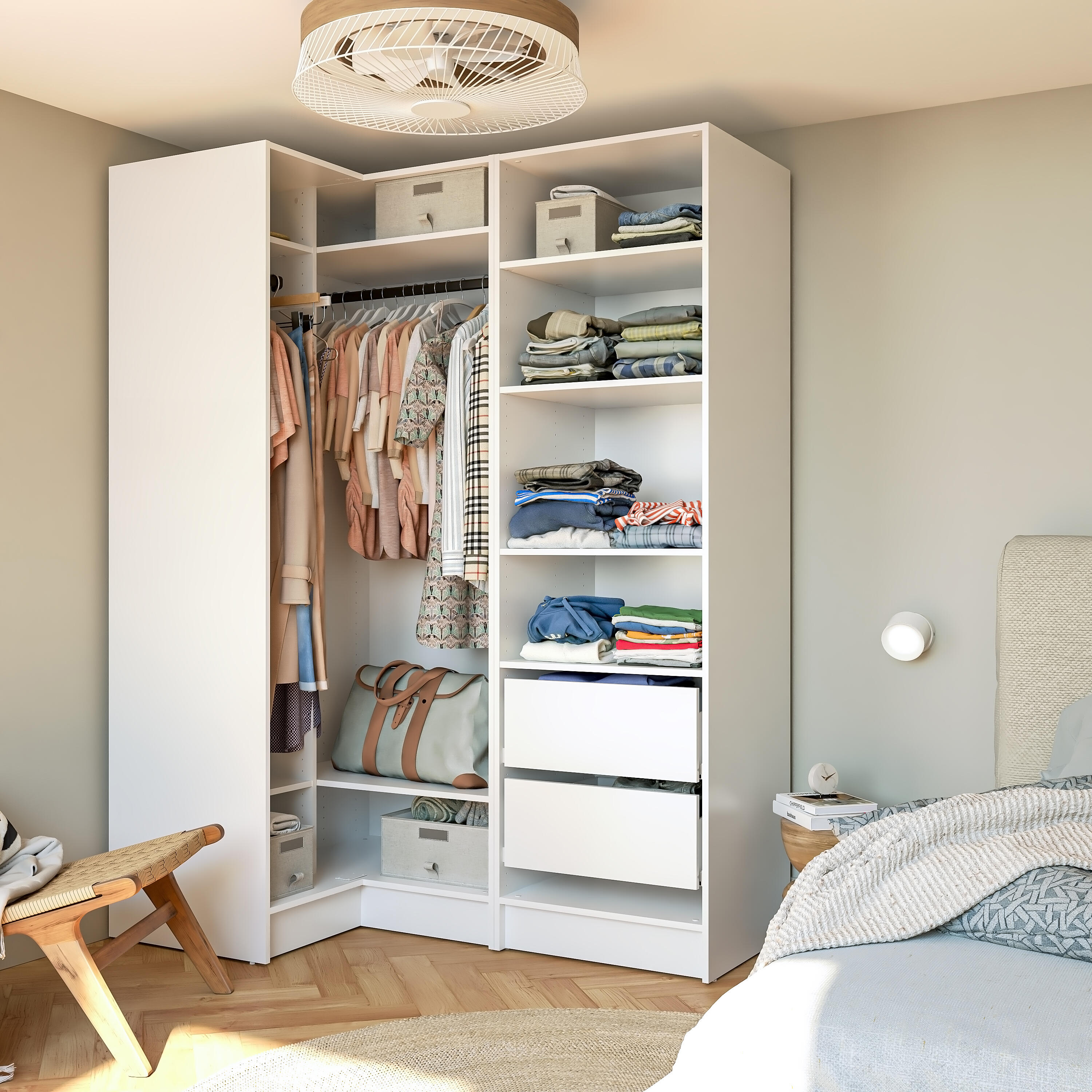 Esprit boutique avec un dressing d’angle ouvert et ses grands tiroirs ...