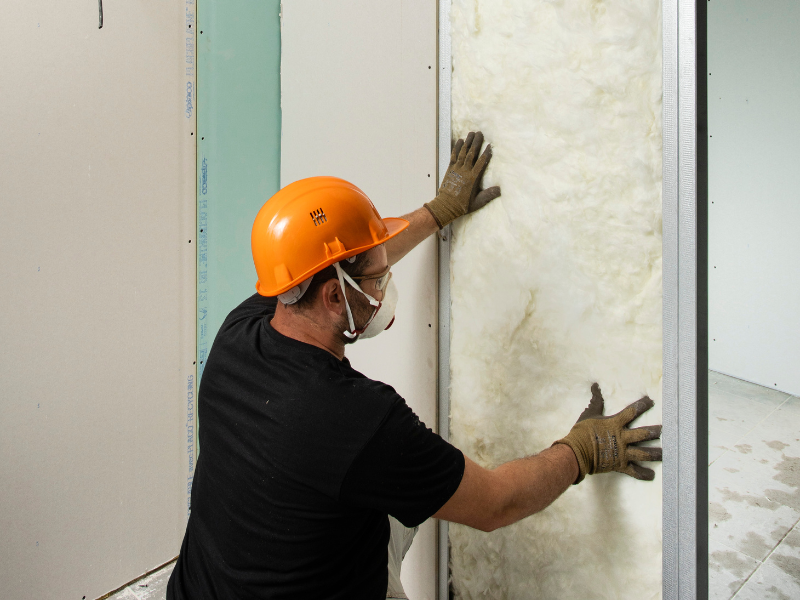 Pose d'isolation thermique des murs par l'intérieur (ITI) | Leroy Merlin