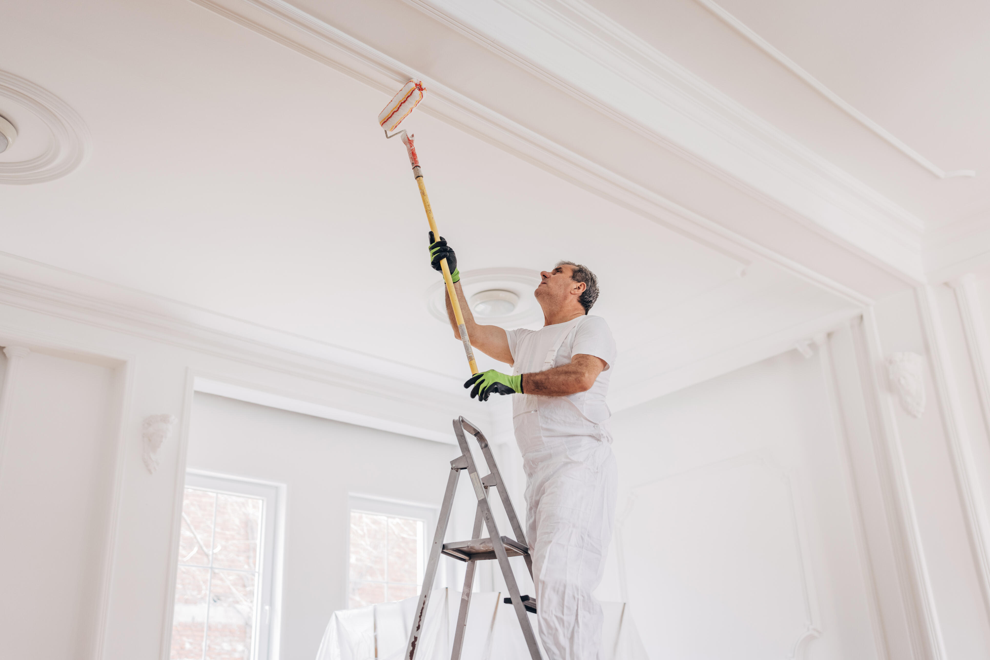 Jak malować sufit? Dzięki tym poradom pomalujesz sufit bez smug ...