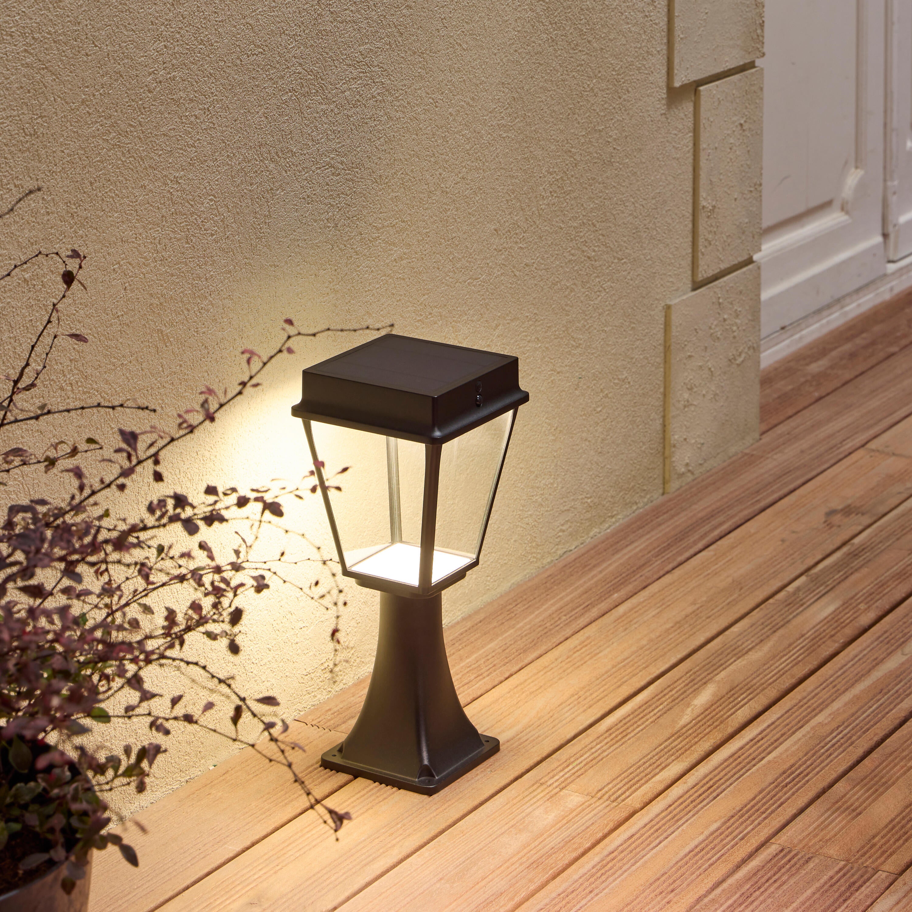 Columna solar INSPIRE Celina negra 1500lm 43cm de alto IP65 | Leroy Merlin