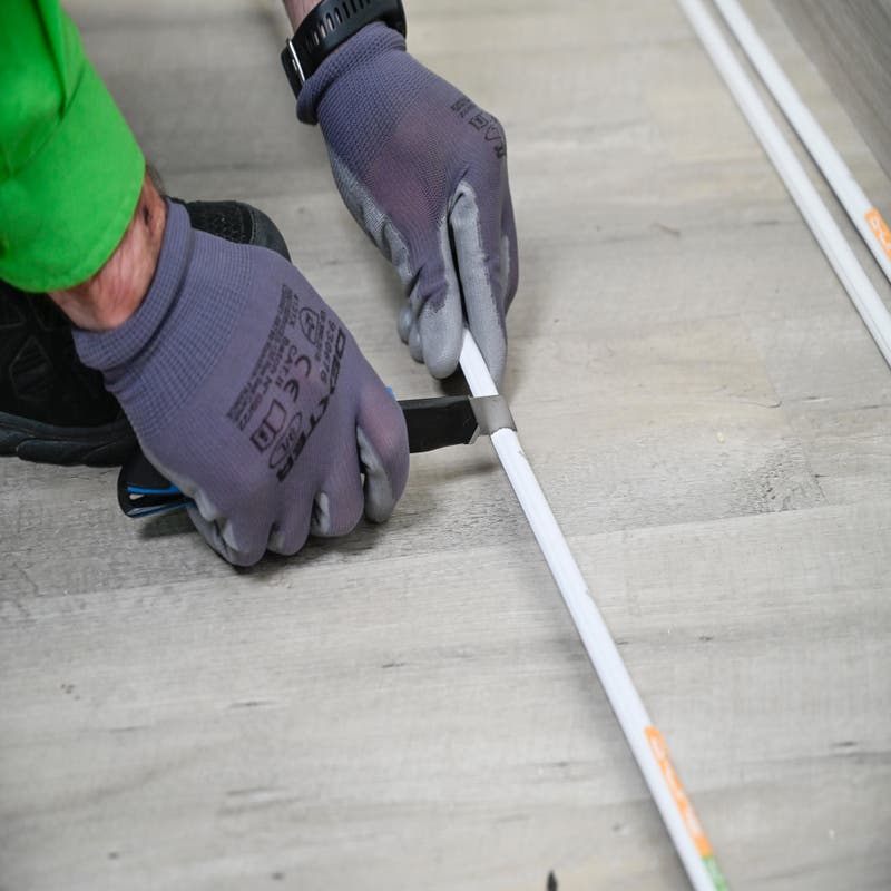 Cómo cambiar un enchufe de sitio sin obras | Leroy Merlin