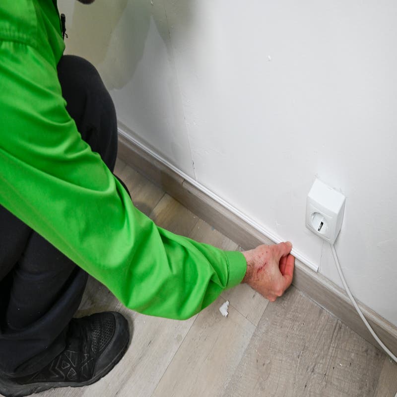 Cómo cambiar un enchufe de sitio sin obras | Leroy Merlin