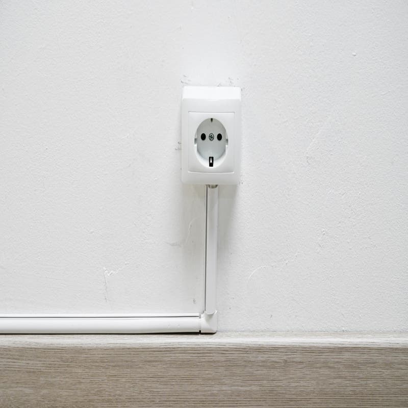 Cómo cambiar un enchufe de sitio sin obras | Leroy Merlin