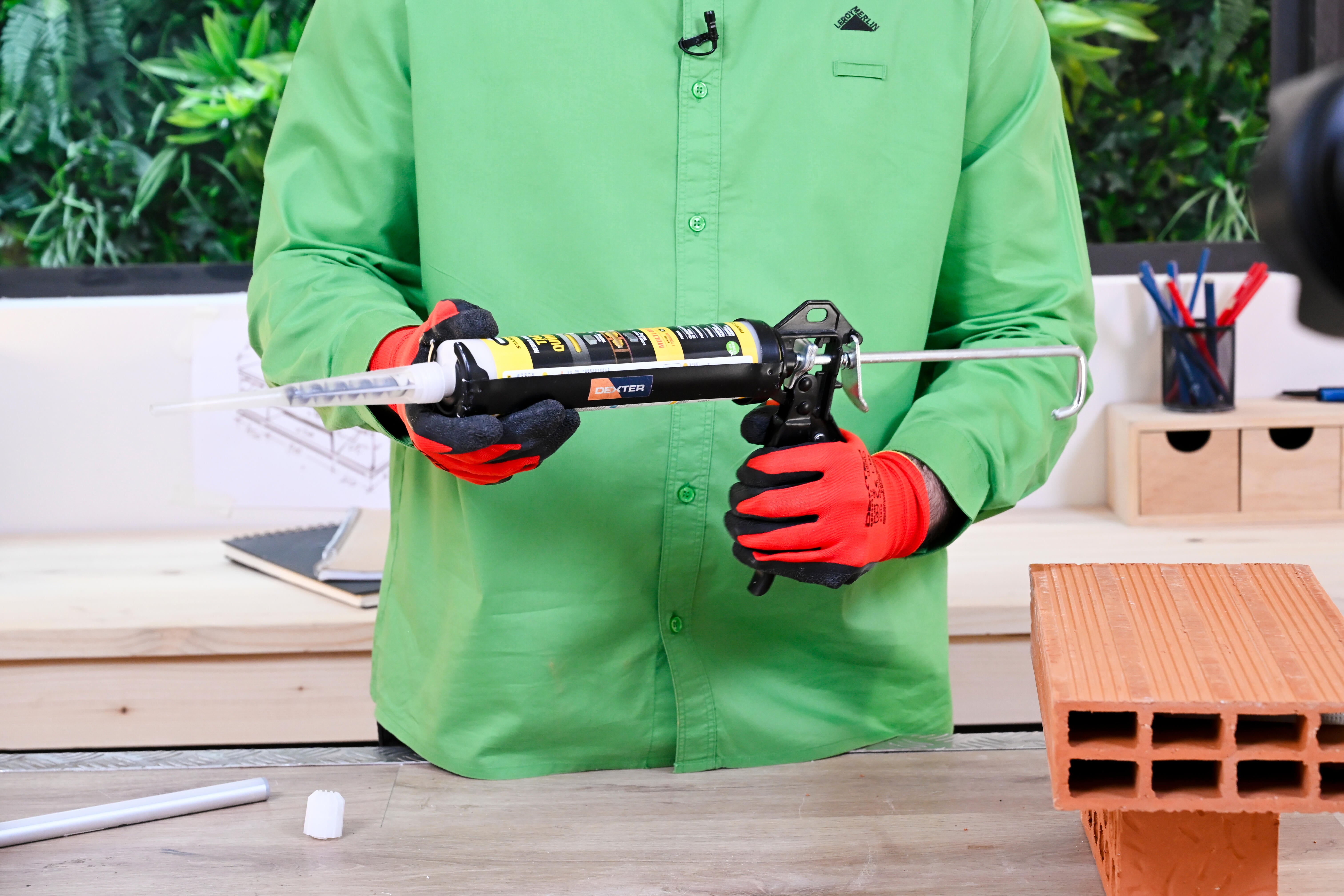 Cómo colocar un taco químico | Leroy Merlin