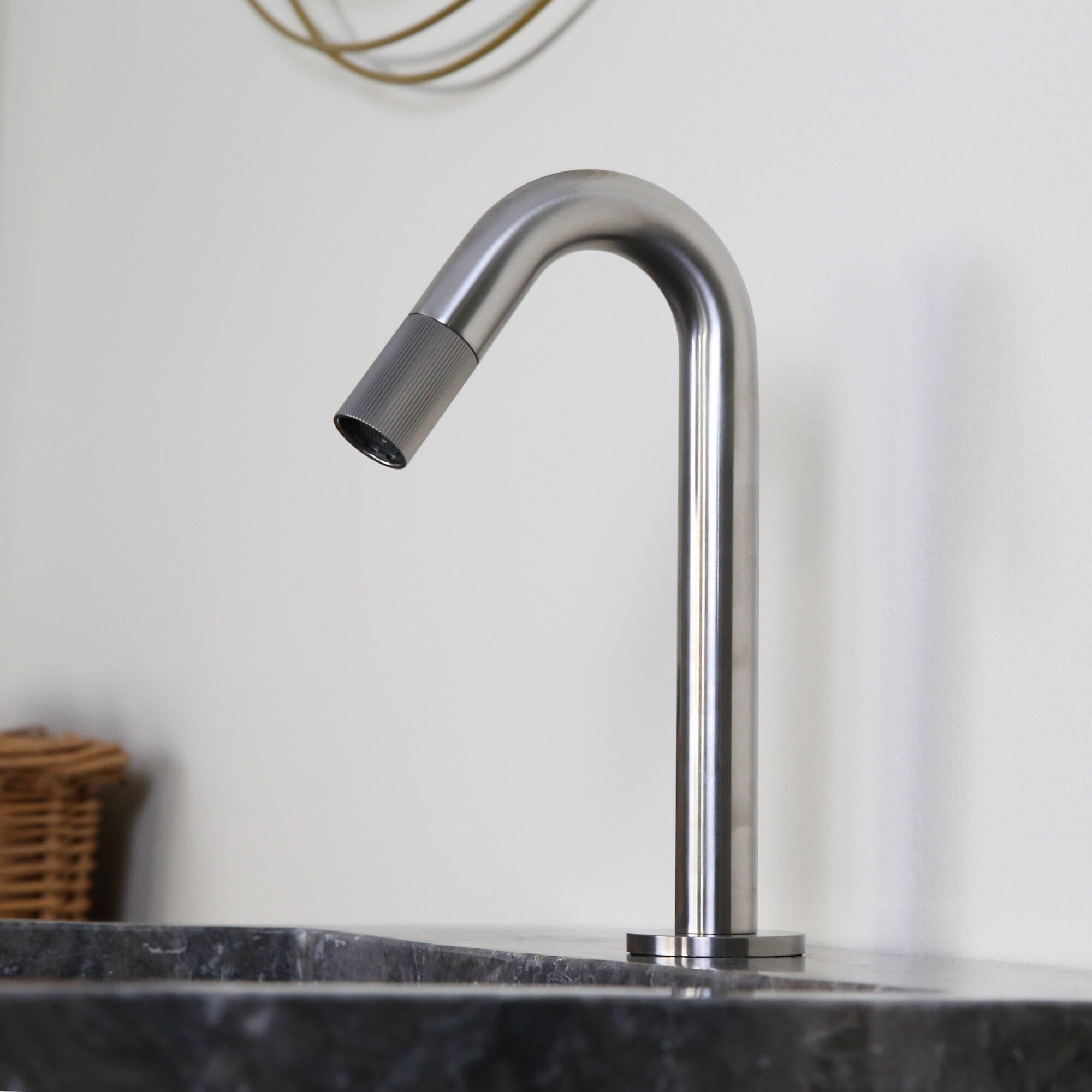 Robinet de lave-mains finition inox, eau froide, Esseline, ESSEBAGNO | Leroy Merlin