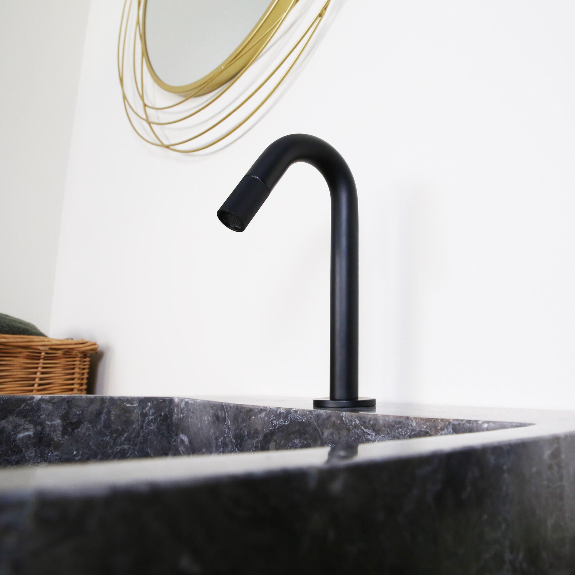 Mélangeur de lave-main noir peint, ESSEBAGNO S | Leroy Merlin