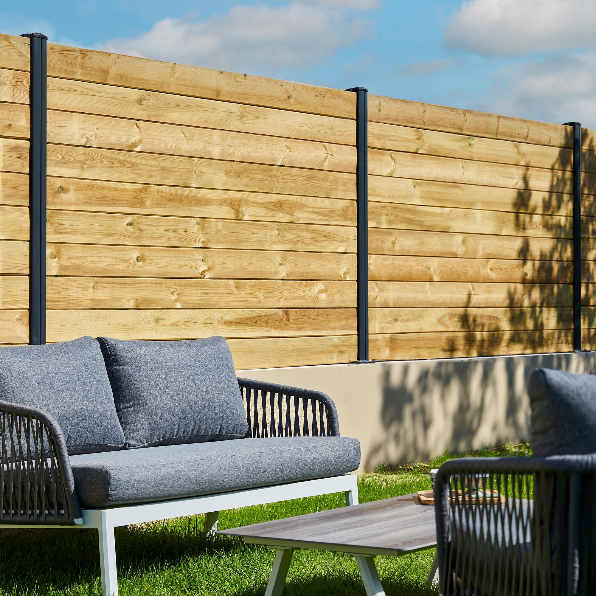 Poteau acier sur platine Gris - 7016 pour clôture bois, Axis line, H ...