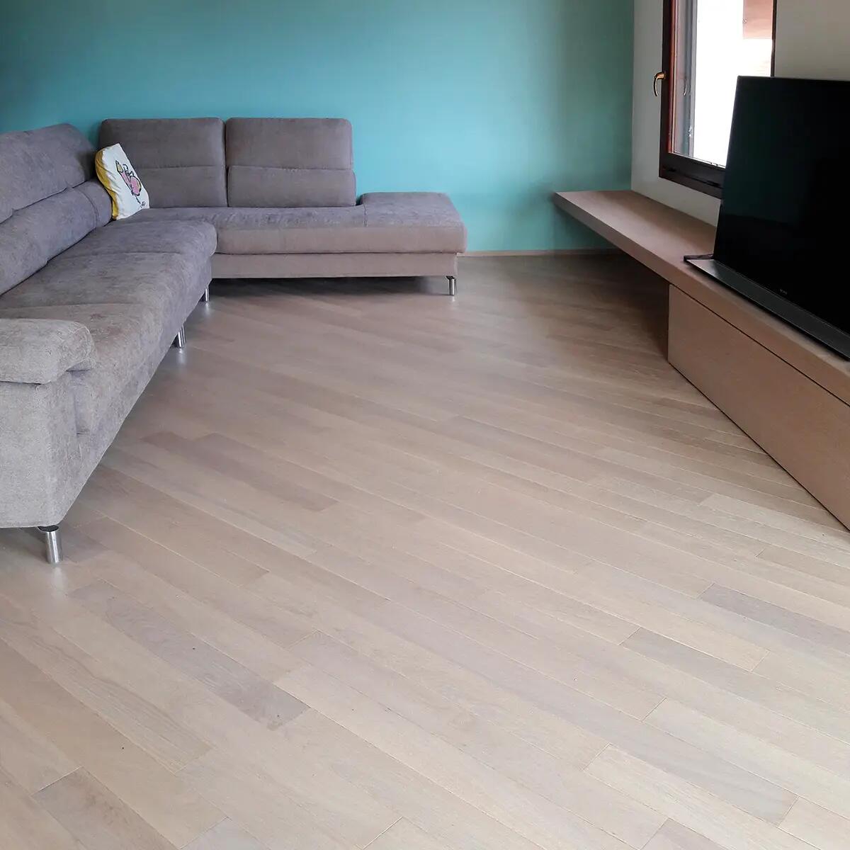 Parquet prefinito in rovere grigio chiaro Family oliato NaturaFloor ...
