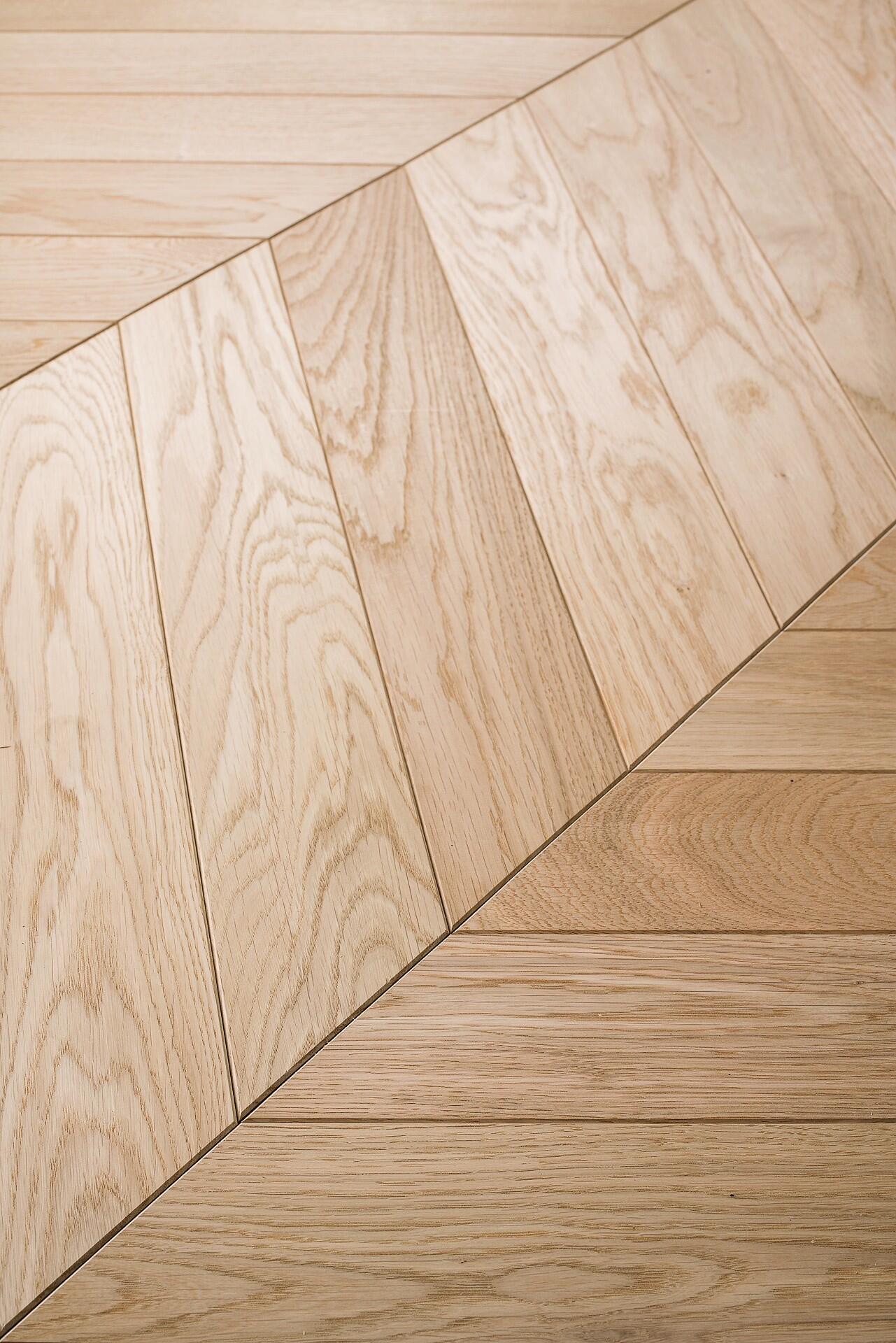 Parquet massif chêne blond select vitrifié S point hongrie HUOT ...