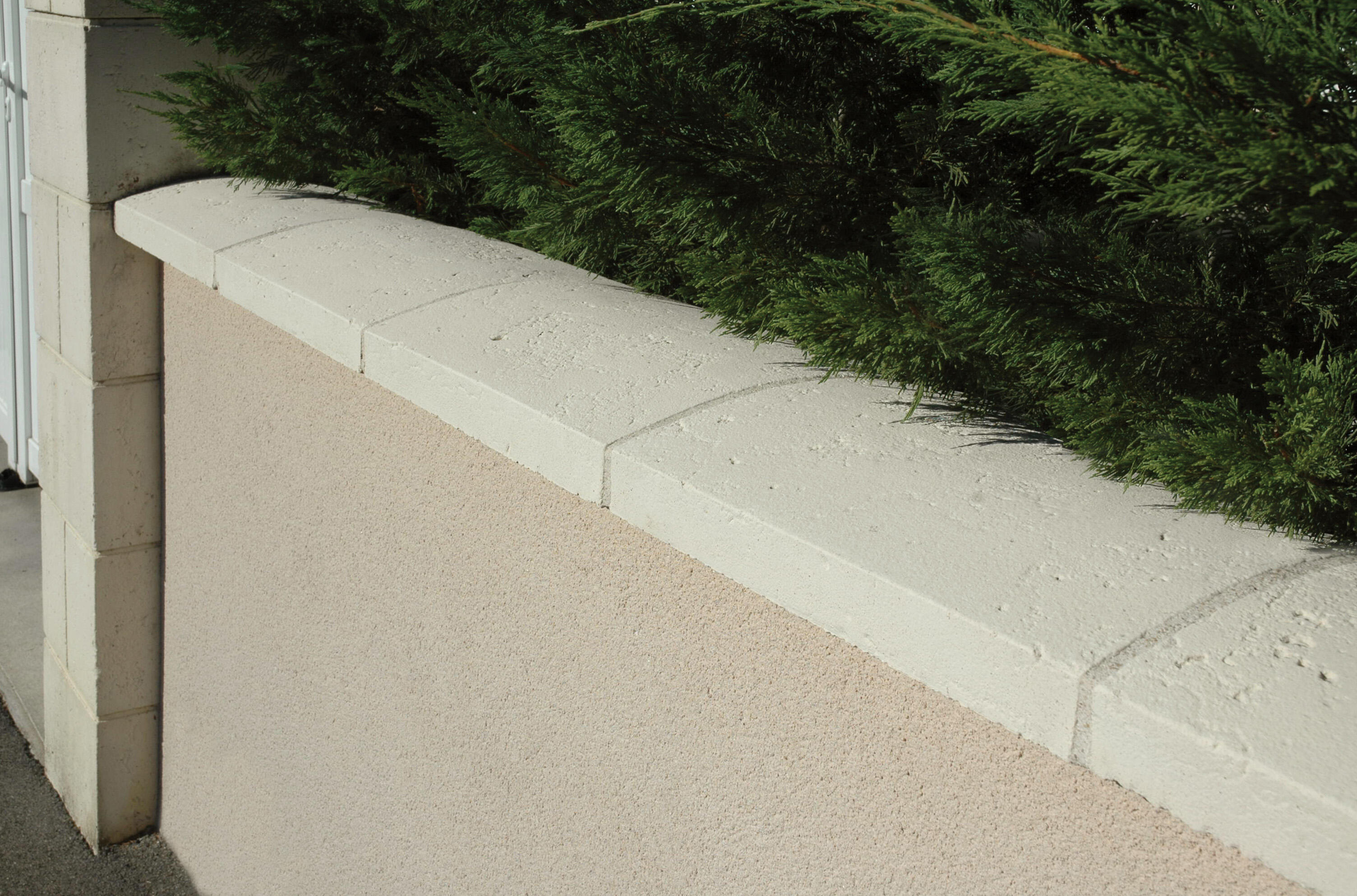 Couvre-mur 2 pans lisse blanc, H.6 x l.28 x P.49 cm | Leroy Merlin