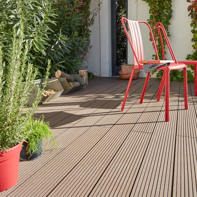 Comment choisir sa terrasse en bois composite ? | Leroy Merlin