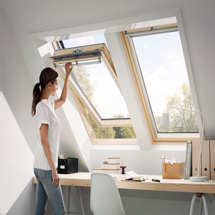VELUX 114 x 118 Standard ClearFinish bois à rotation GGL SK06 | Leroy ...