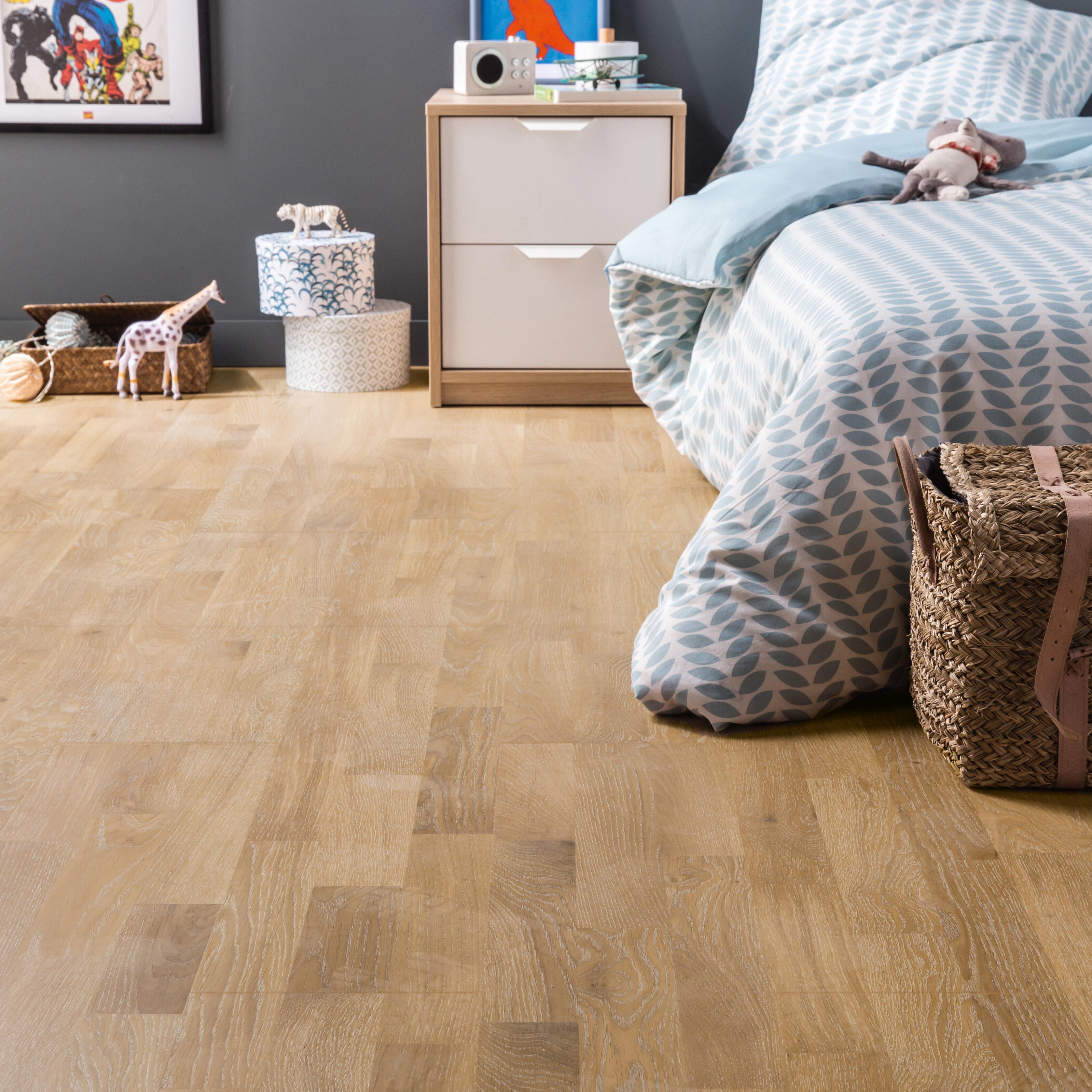 Parquet contrecollé medio chêne cérusé vitrifié S multifrise | Leroy Merlin