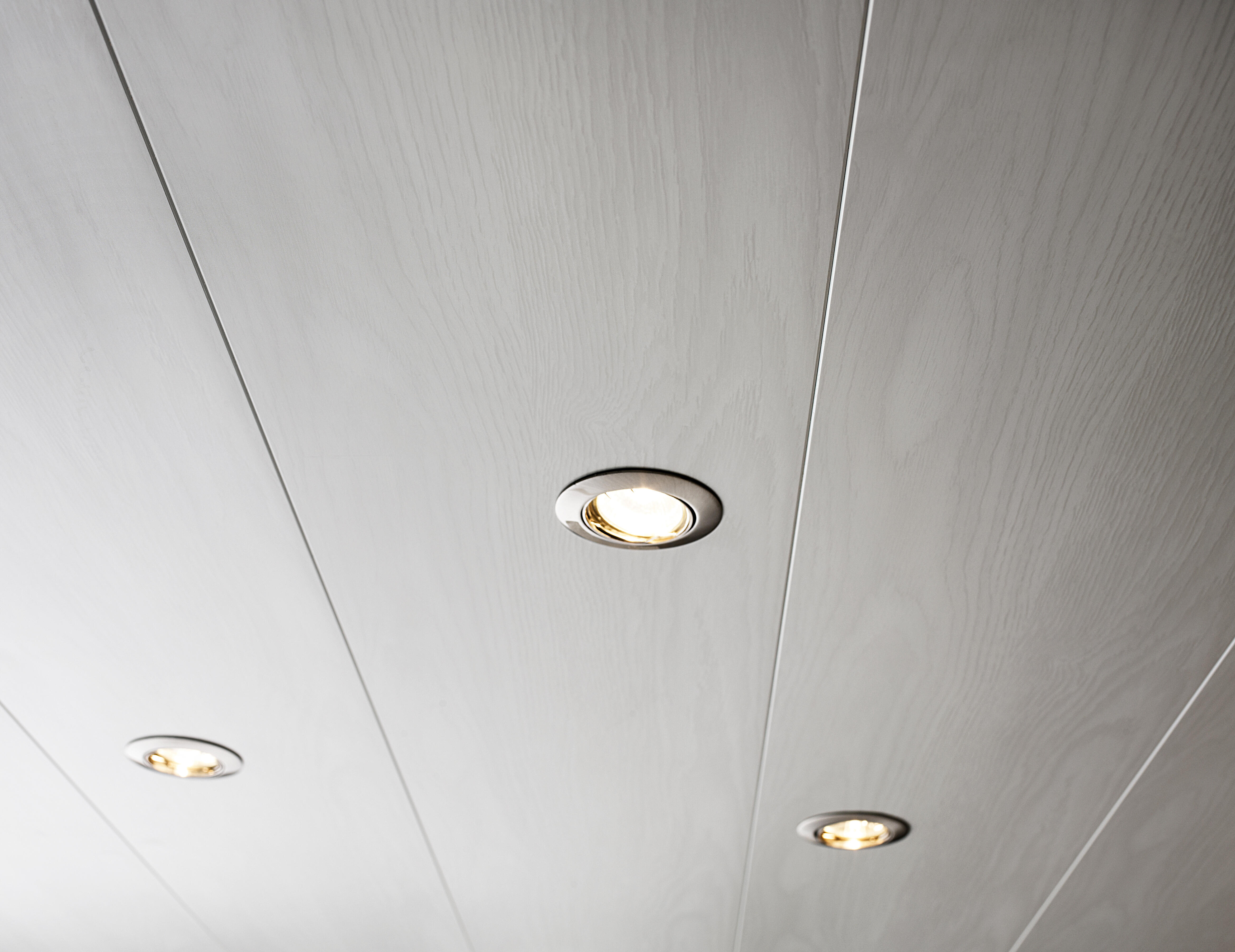 Lambris PVC frêne blanc lisse ARTENS L.400 x l.25 cm x Ep.10 mm | Leroy ...