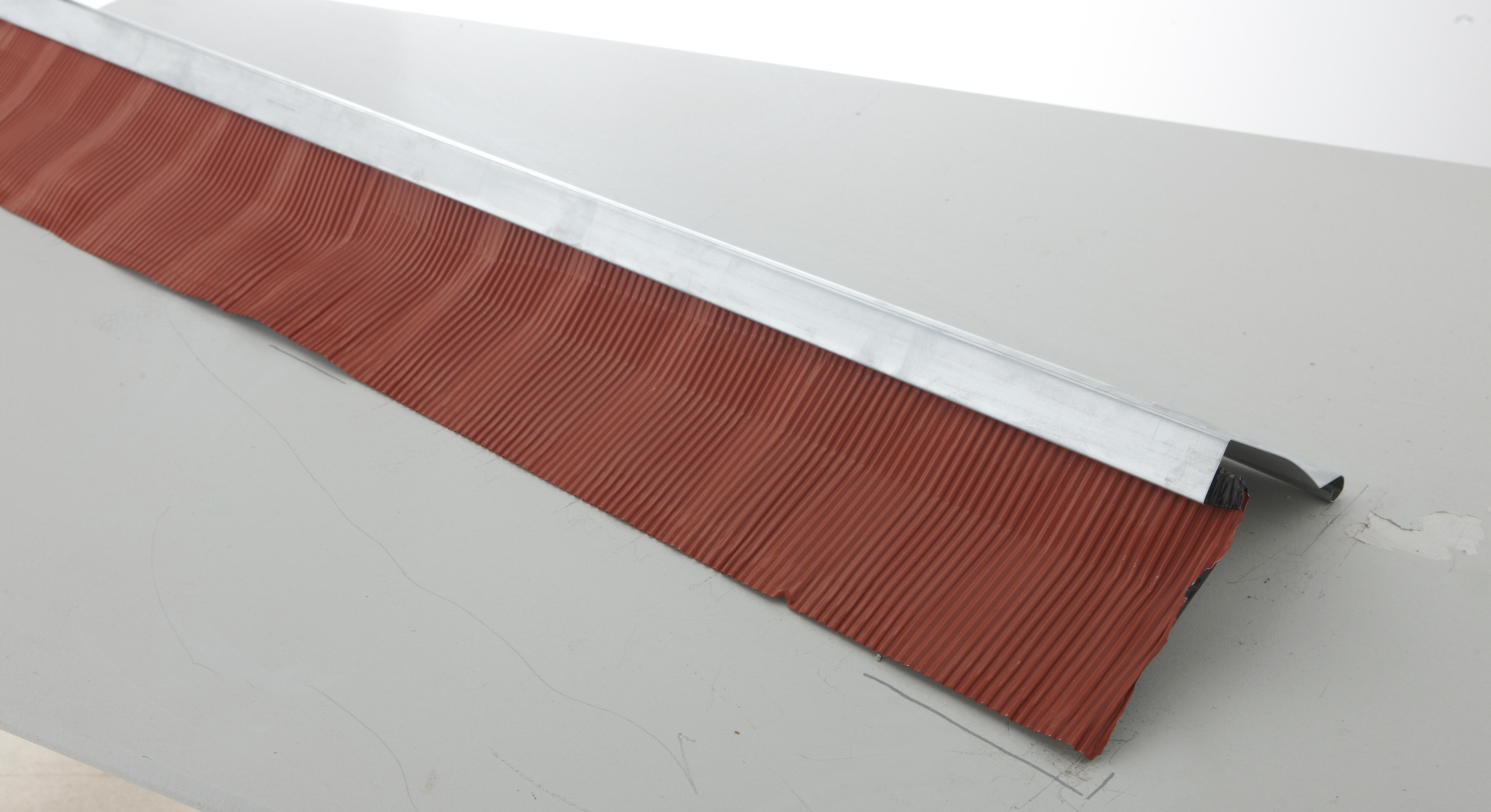 Bande de rive biseau à bavette SCOVER PLUS gris, l.180 mm x L.2 m ...