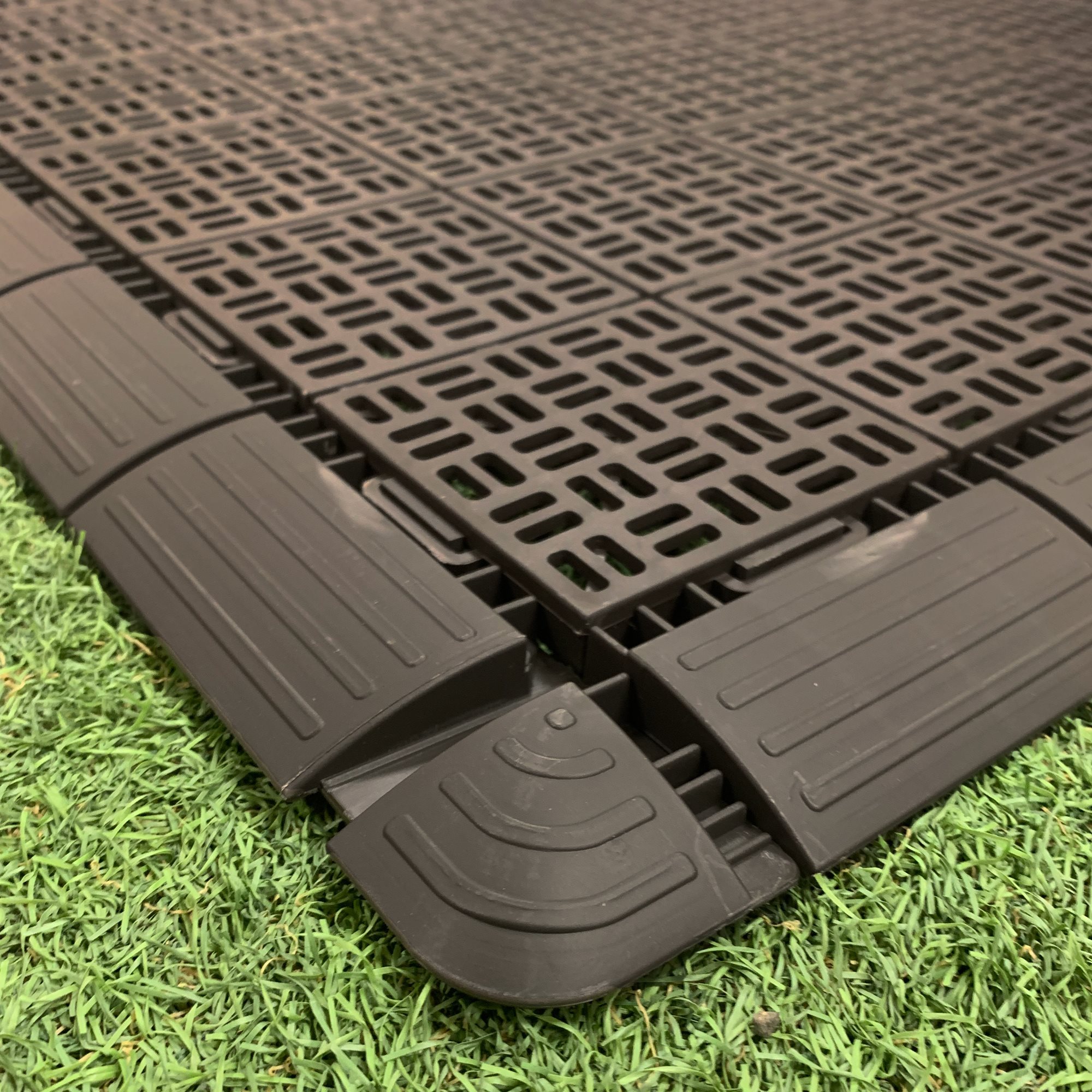 Pack de 4 finitions avec finition femelle, finition sol COMBI ...