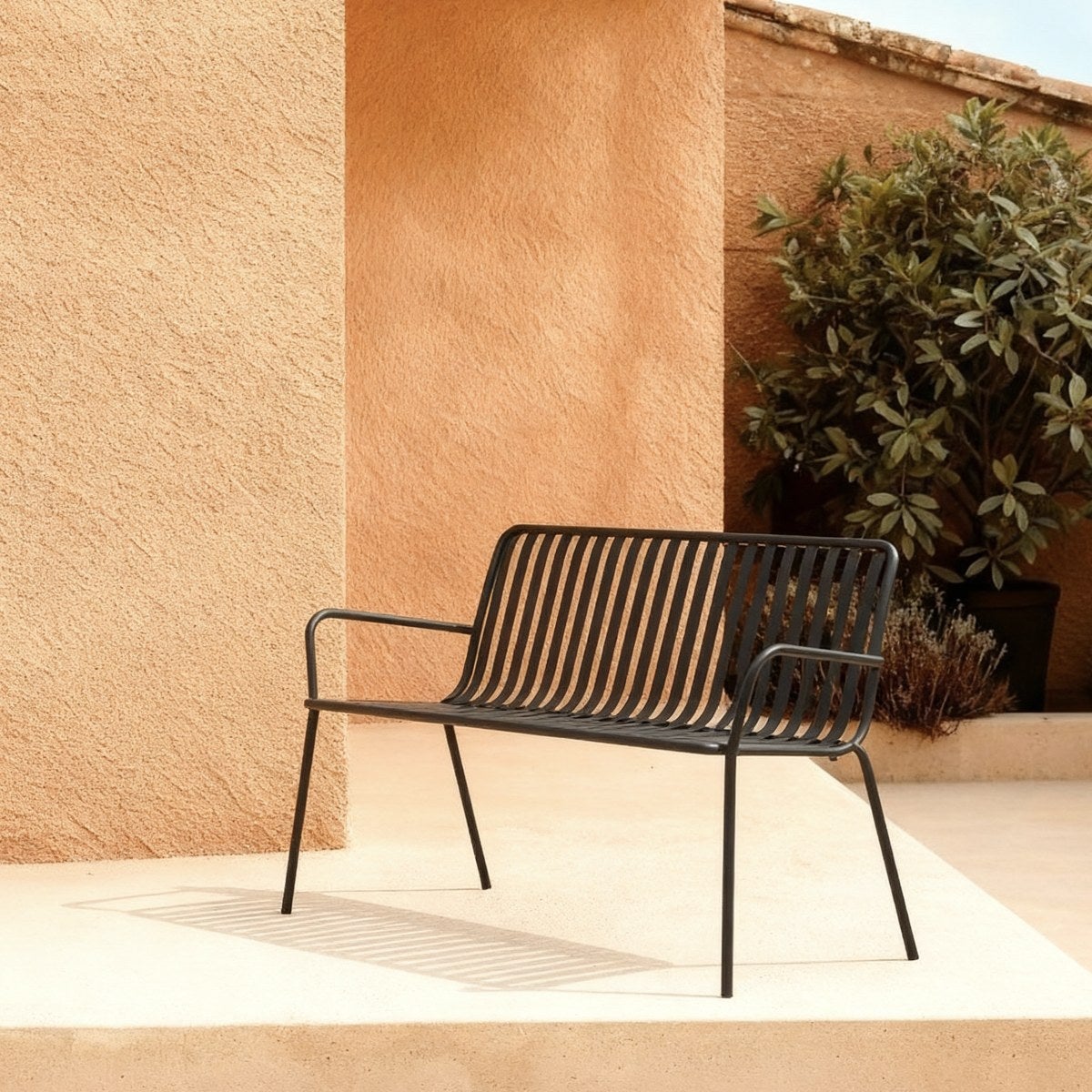 Tikamoon Banco de jardín Gaby 2 plazas de metal color negro | Leroy Merlin