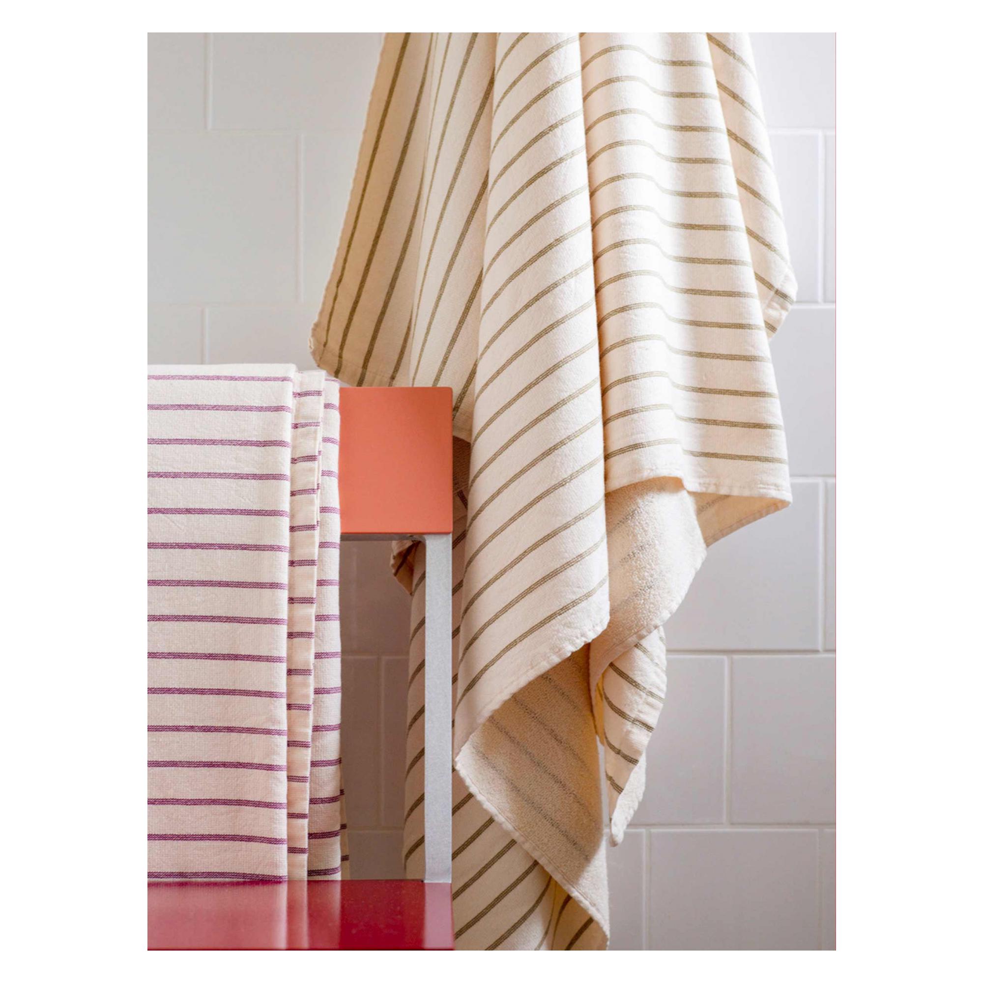 Maxi drap de bain Marina mousse 100 x 160 cm La Cerise sur le Gâteau ...